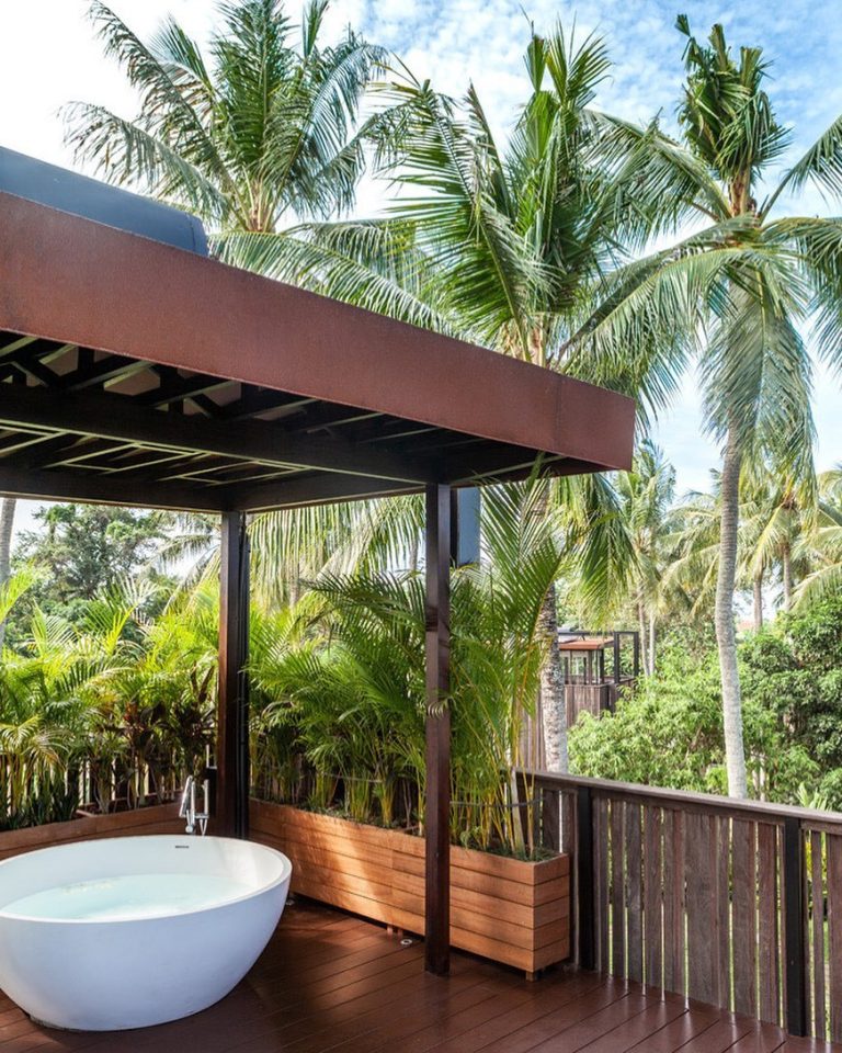 Discover 35 Outdoor Bathroom Ideas for a Blissful Retreat - placeideal.com