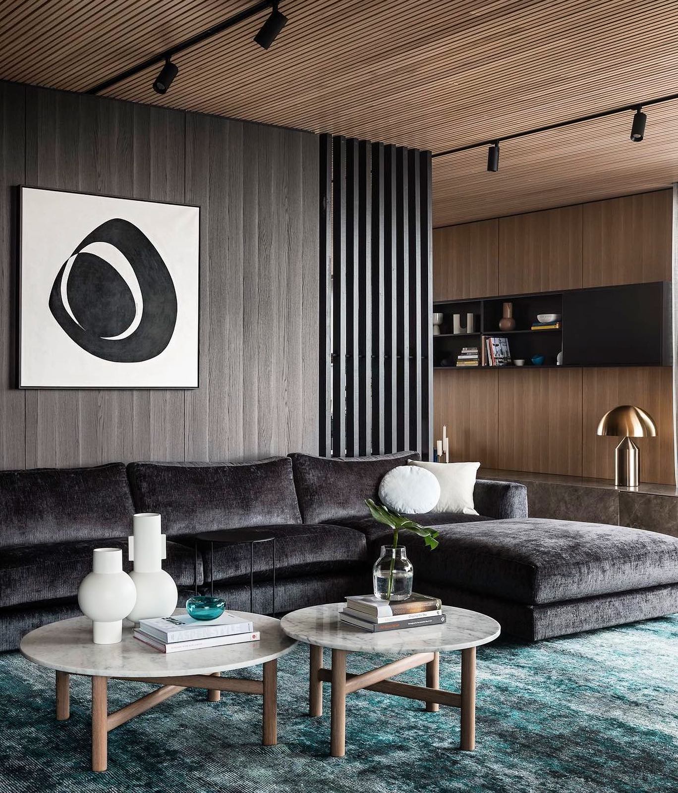 33 Black Sofa Living Room Ideas to Revamp Your Space | Comfy and Chic ...