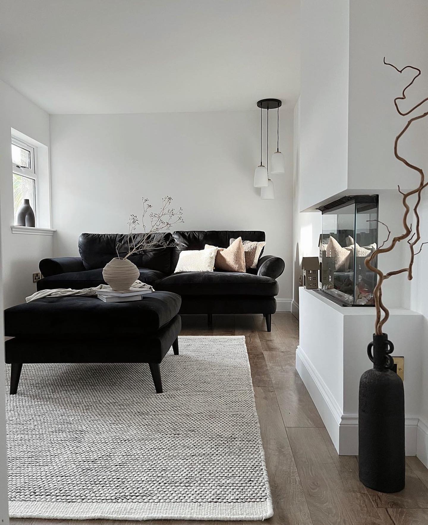 33 Black Sofa Living Room Ideas to Revamp Your Space | Comfy and Chic ...