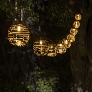 38 Outdoor Tree Lights to Transform Your Garden - Magical Lighting ...