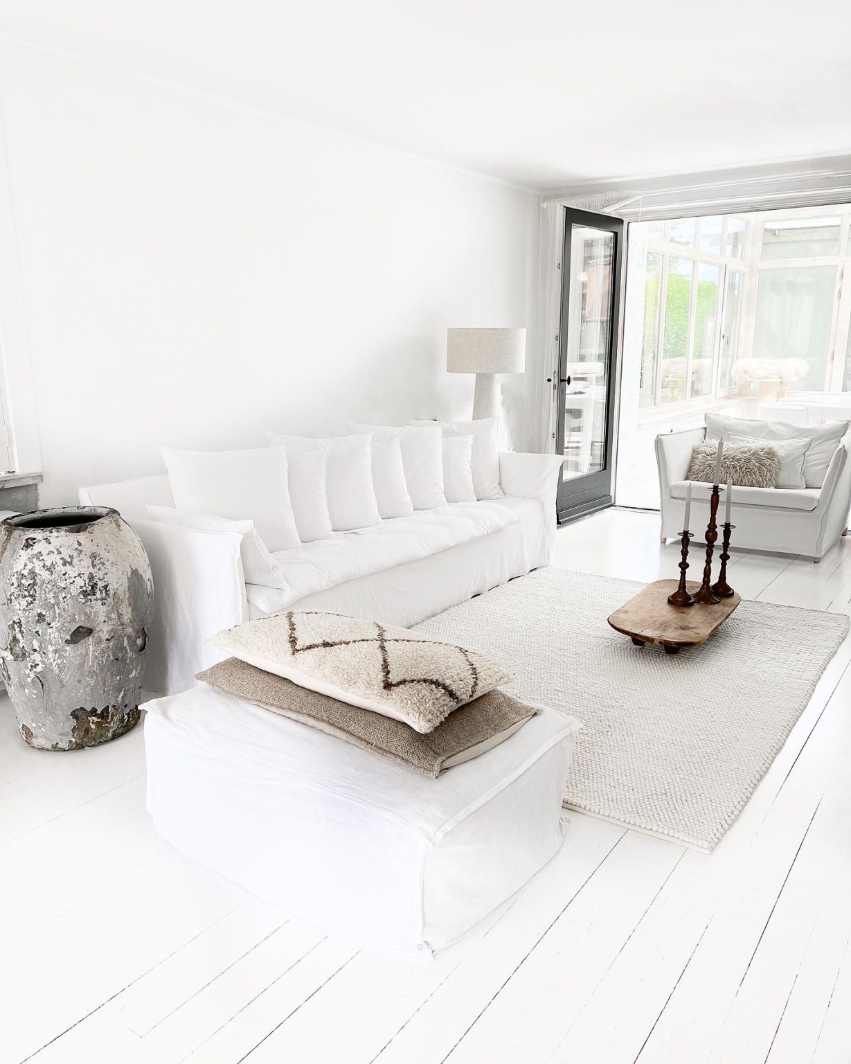 38 White Living Room Inspirations for Timeless Home Decor - placeideal.com