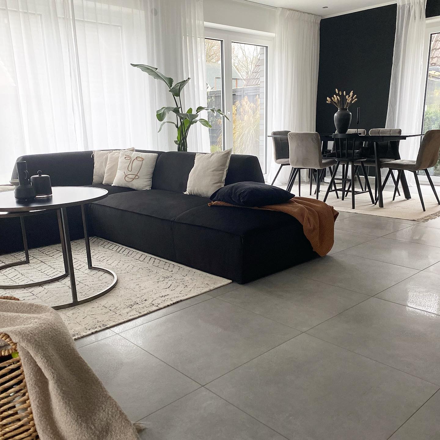 33 Black Sofa Living Room Ideas to Revamp Your Space | Comfy and Chic ...