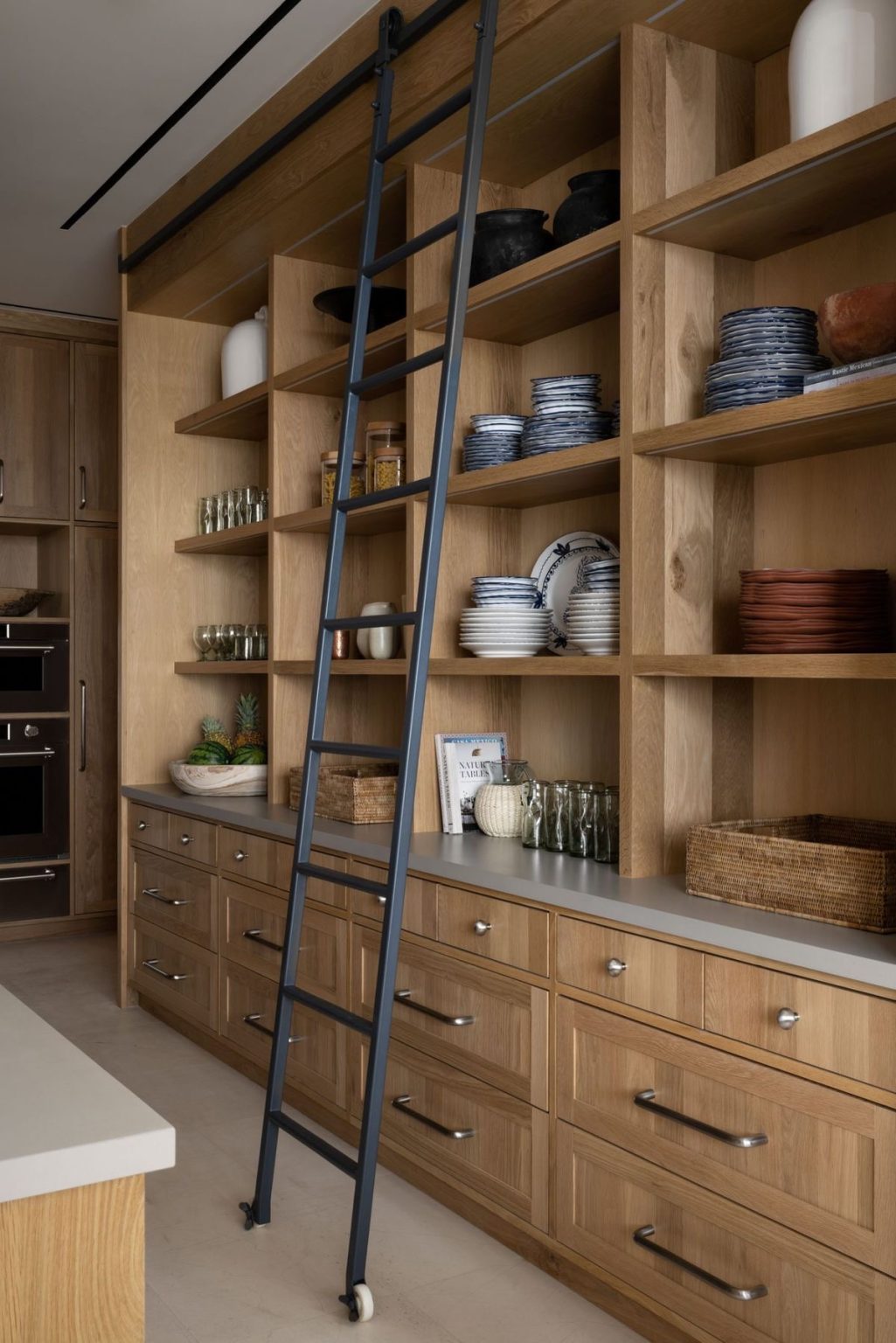 Top 36 Walk-In Pantry Ideas for Maximized Storage & Style | Home Design ...