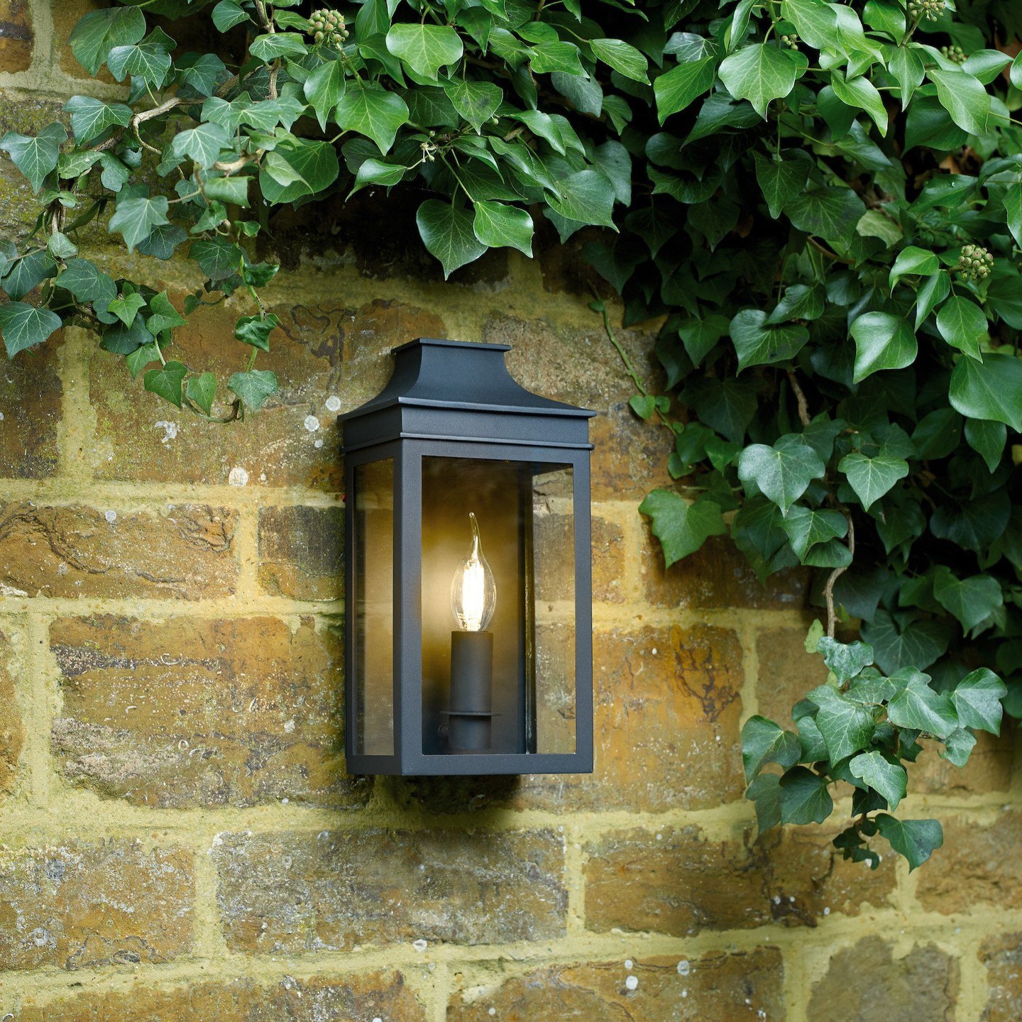 38 Outdoor Wall Lights: Enchanting Designs for Every Style - placeideal.com