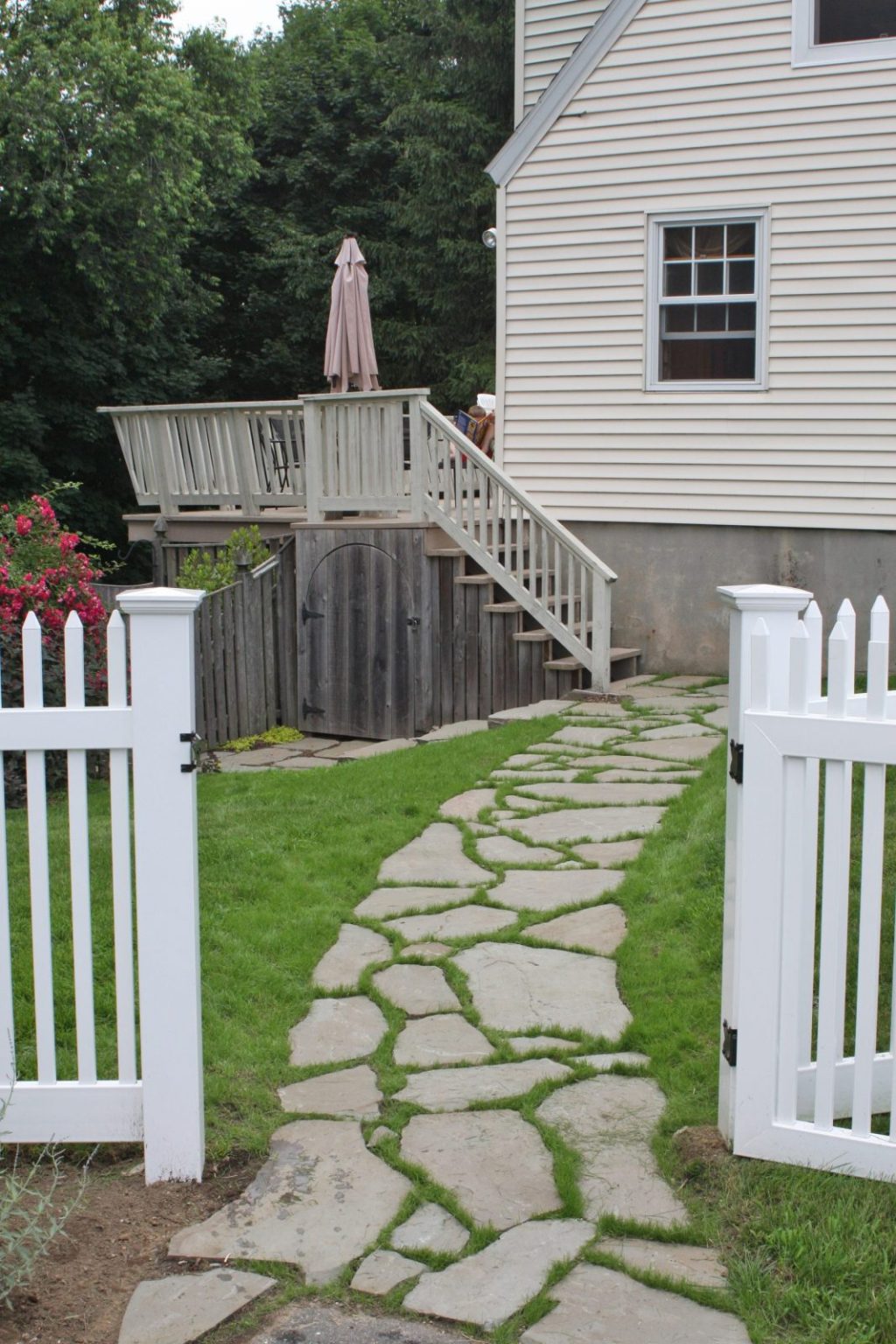 Elevate Your Yard: 31 Stepping Stone Walkway Designs for Every Style ...