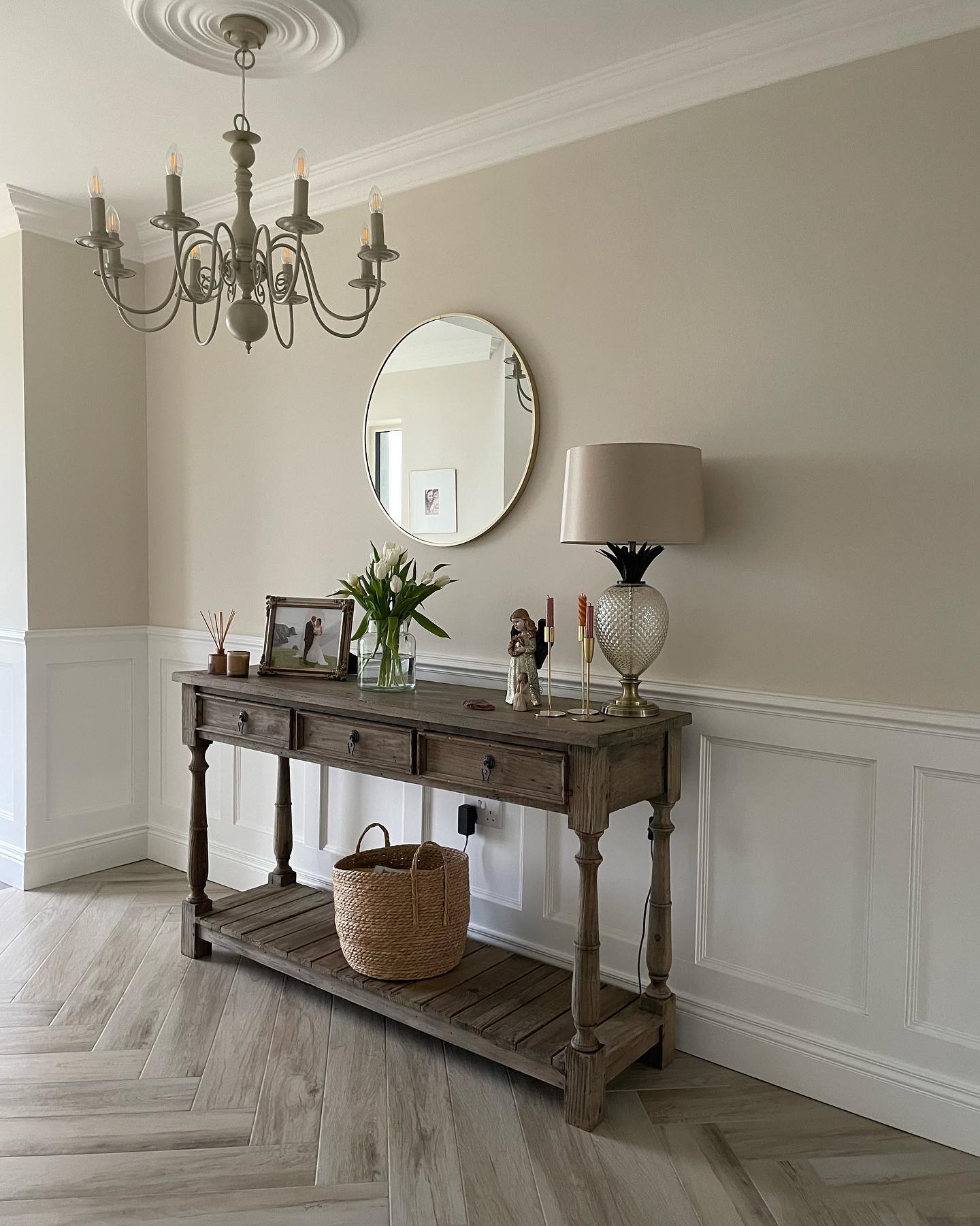 Top 35 Console Table Hallway Ideas for a Welcoming Home Entrance ...