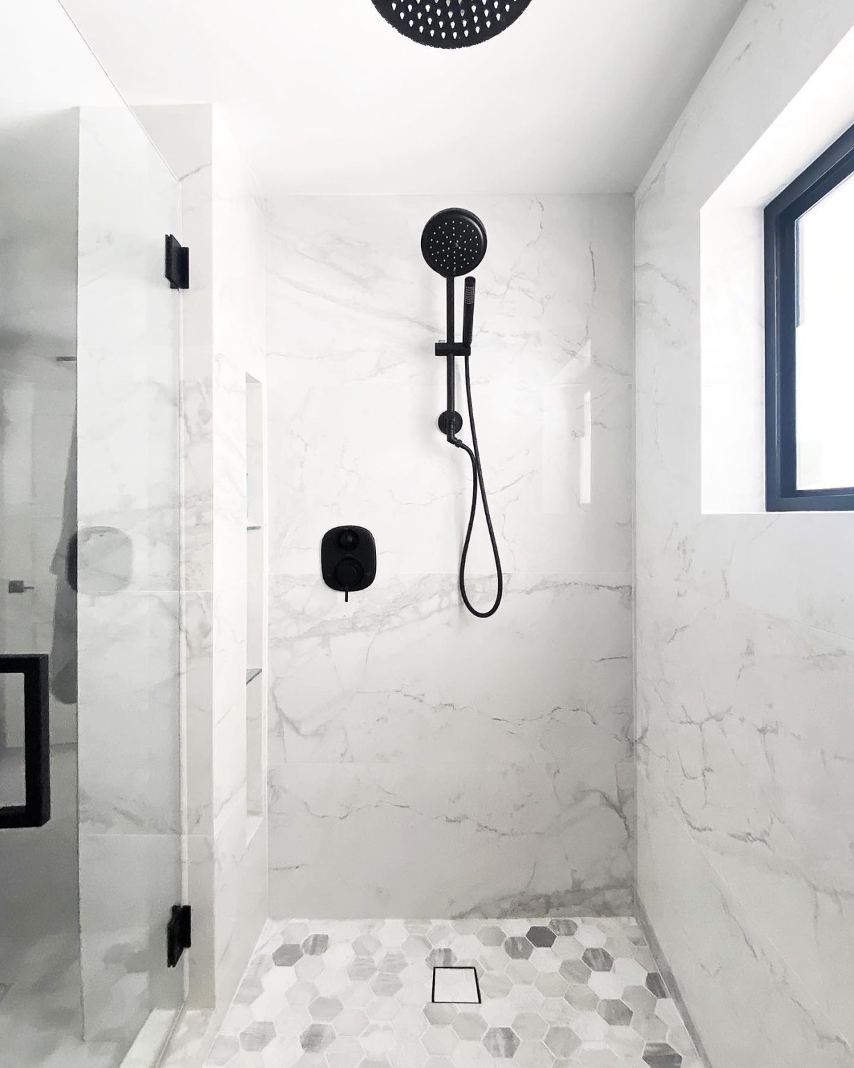 Unique Shower Tile Designs: 43 Inspirational Ideas for Your Bathroom - placeideal.com