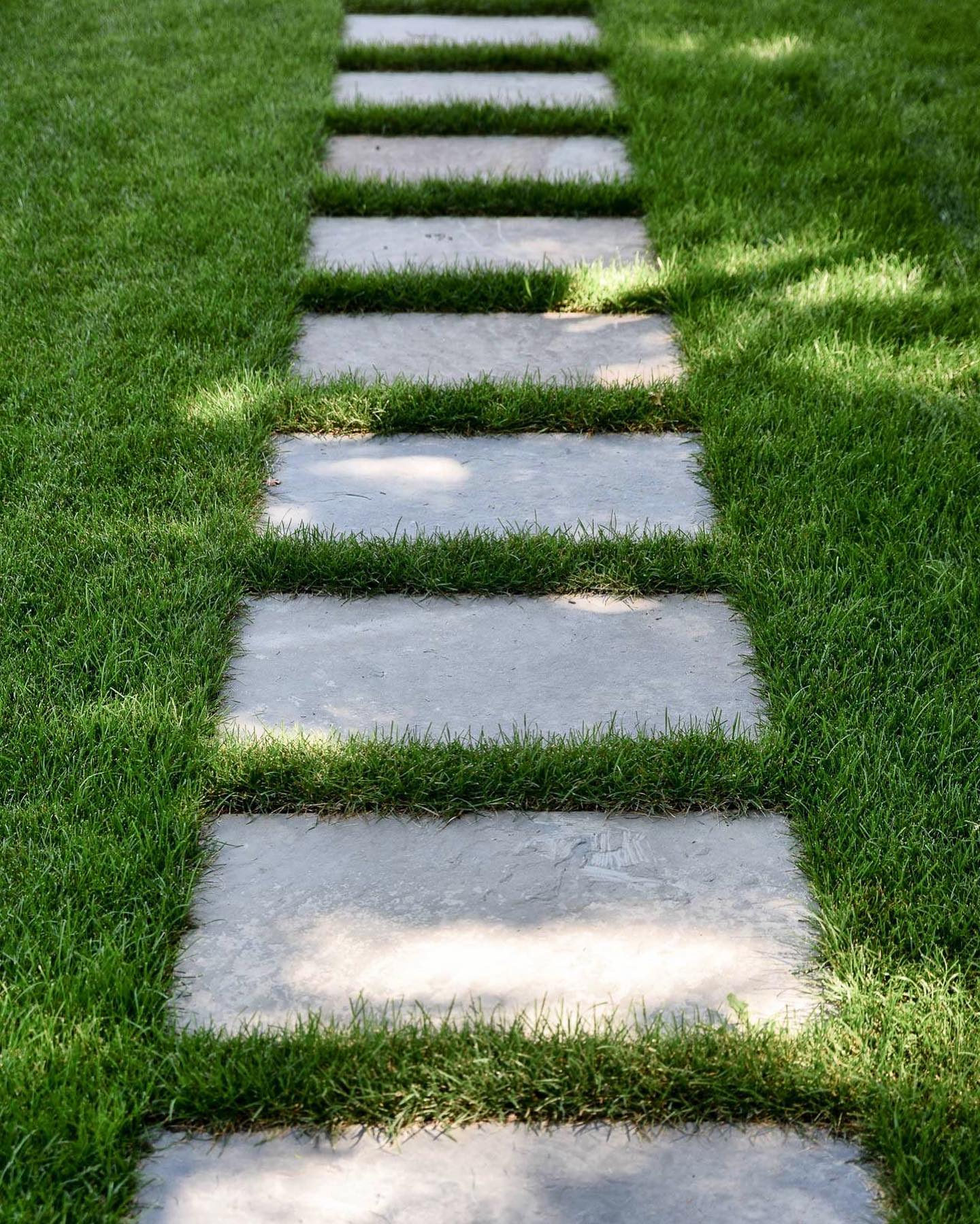 Elevate Your Yard: 31 Stepping Stone Walkway Designs for Every Style ...