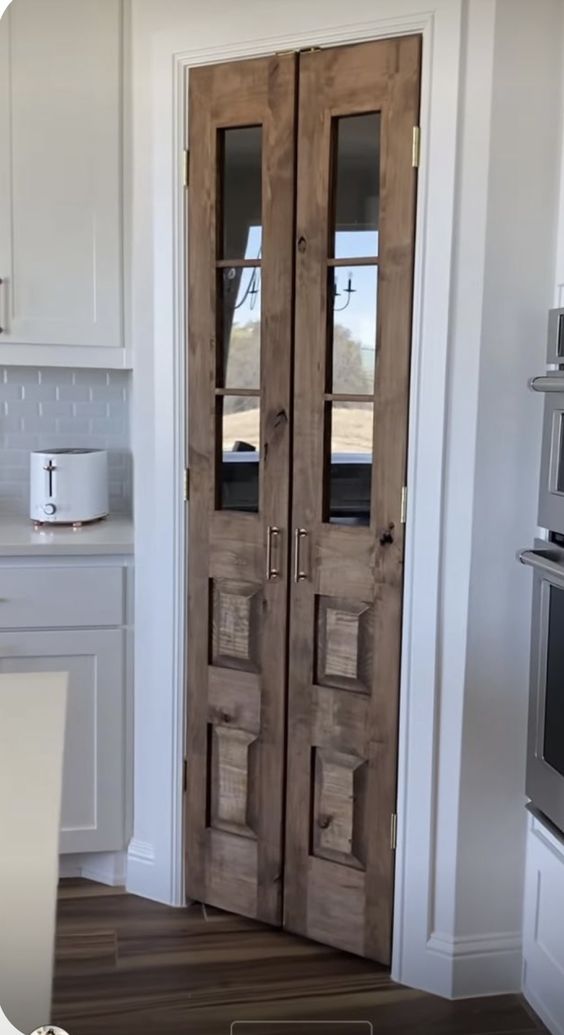 31 Pantry Door Ideas to Transform Your Kitchen with Style - placeideal.com
