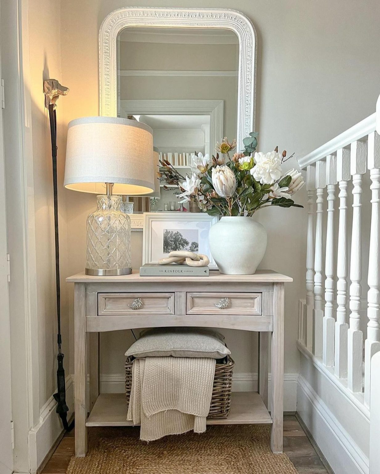 Top 35 Console Table Hallway Ideas for a Welcoming Home Entrance ...