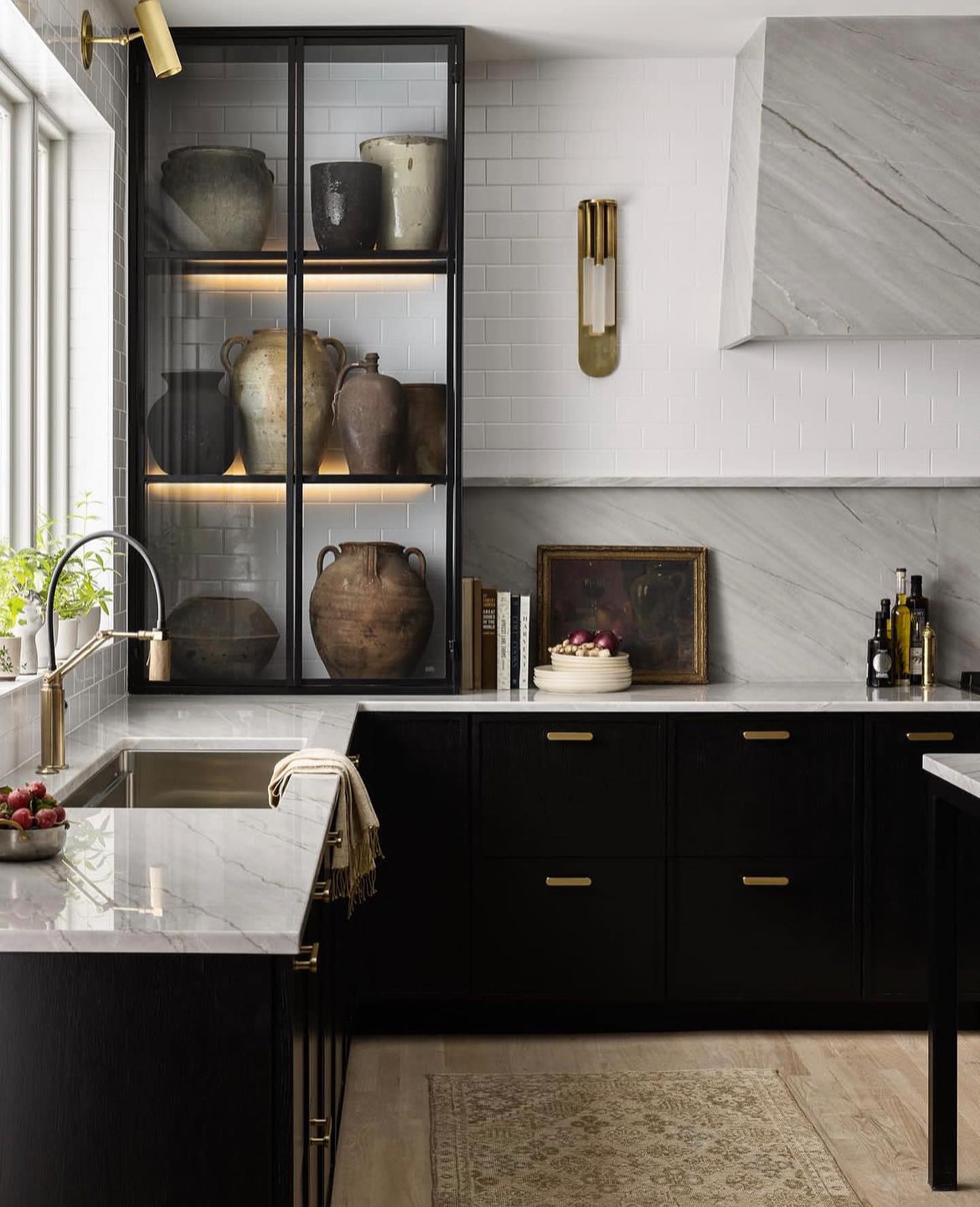 31 Black Kitchen Ideas for Chic & Versatile Cooking Spaces - placeideal.com