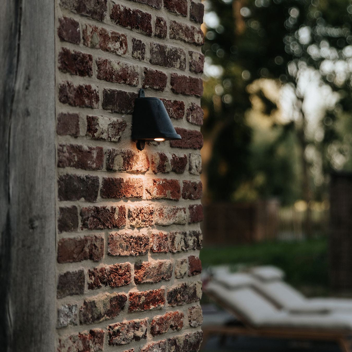 38 Outdoor Wall Lights: Enchanting Designs for Every Style - placeideal.com