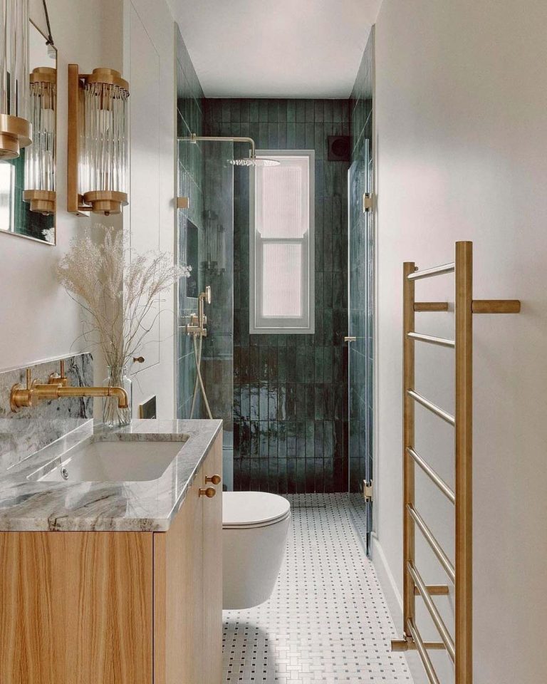 39 Creative Narrow Bathroom Ideas to Transform Your Space - placeideal.com