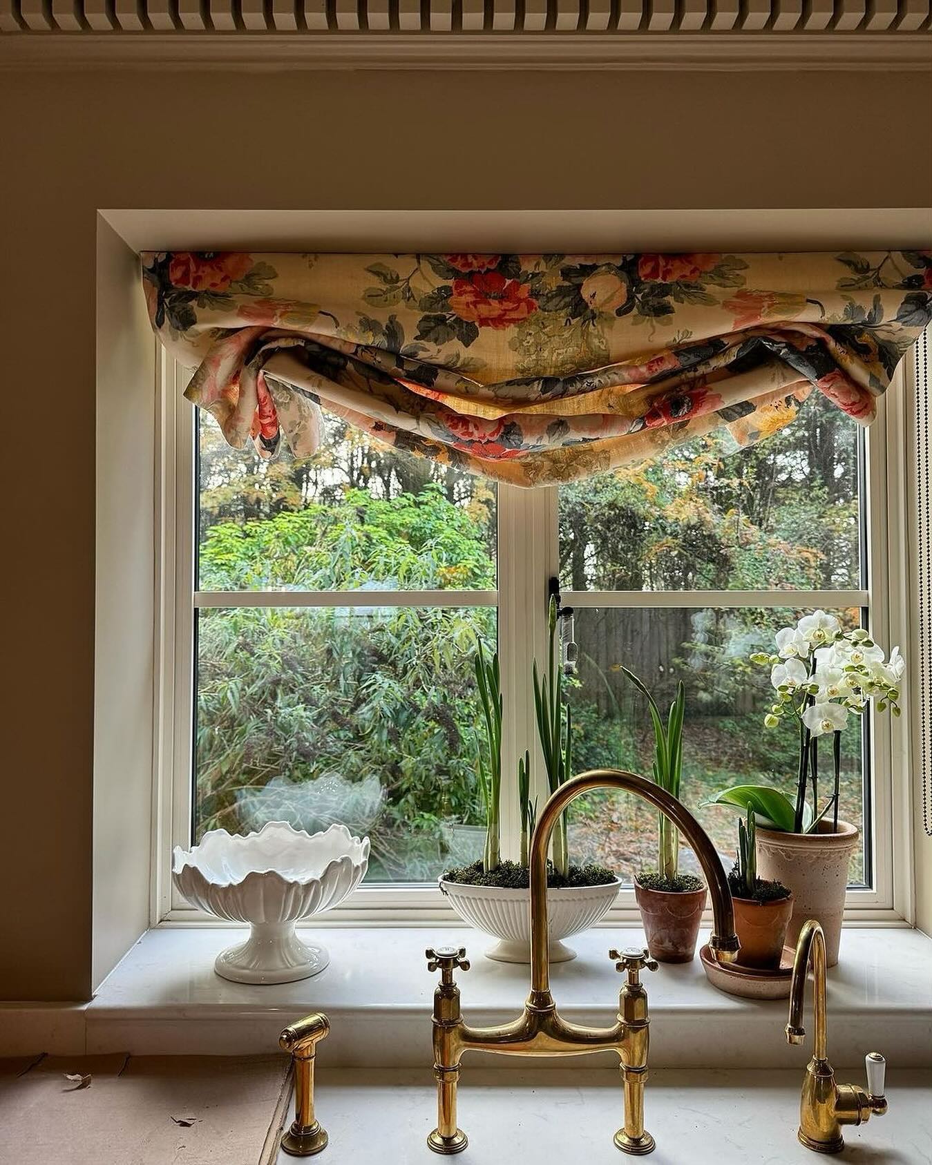 Top 30 Kitchen Window Ideas: Transform Your Space | Lively & Functional ...