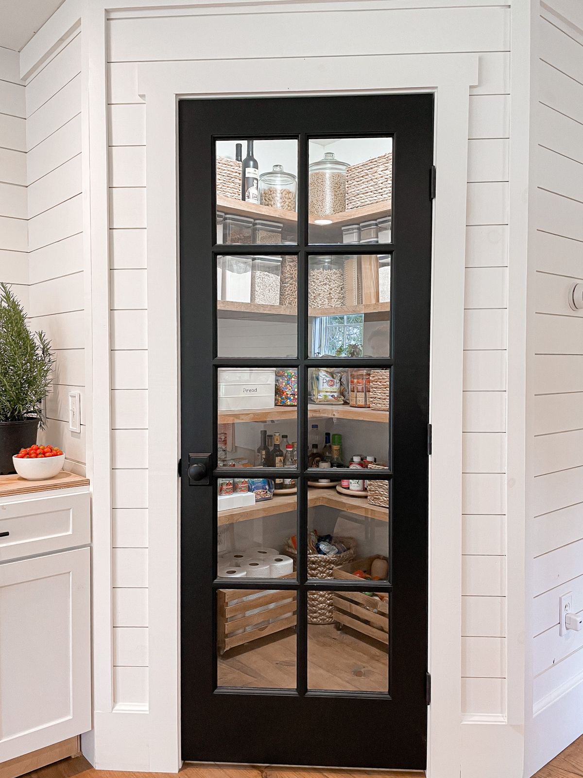 31 Pantry Door Ideas to Transform Your Kitchen with Style - placeideal.com