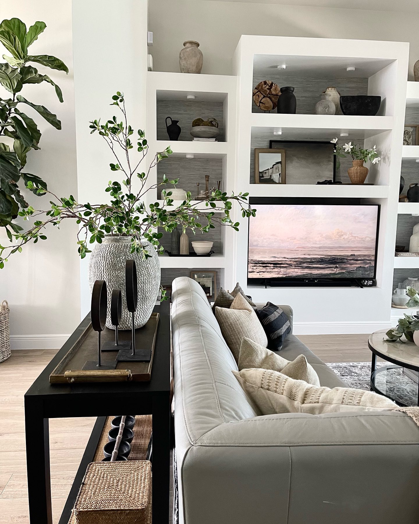 29 Sofa Table Decor Ideas to Transform Your Living Space Elegantly ...