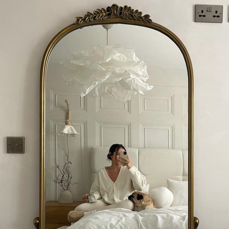 33 Bedroom Mirror Ideas: Elevate Your Space with Stylish Reflections ...