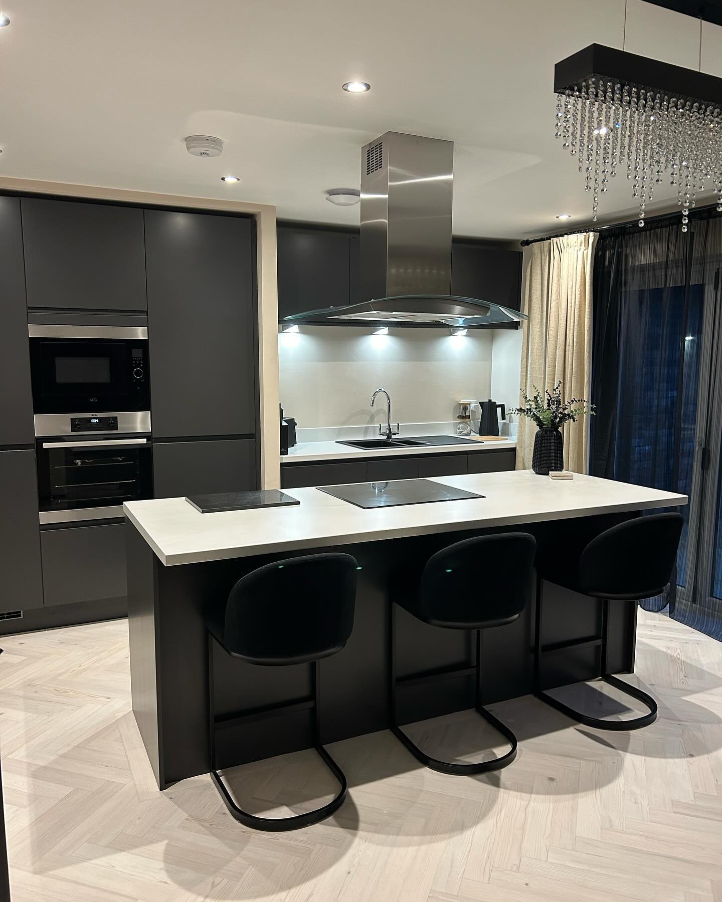 34 Dark Kitchen Ideas: Transform Your Home with Elegant Designs ...