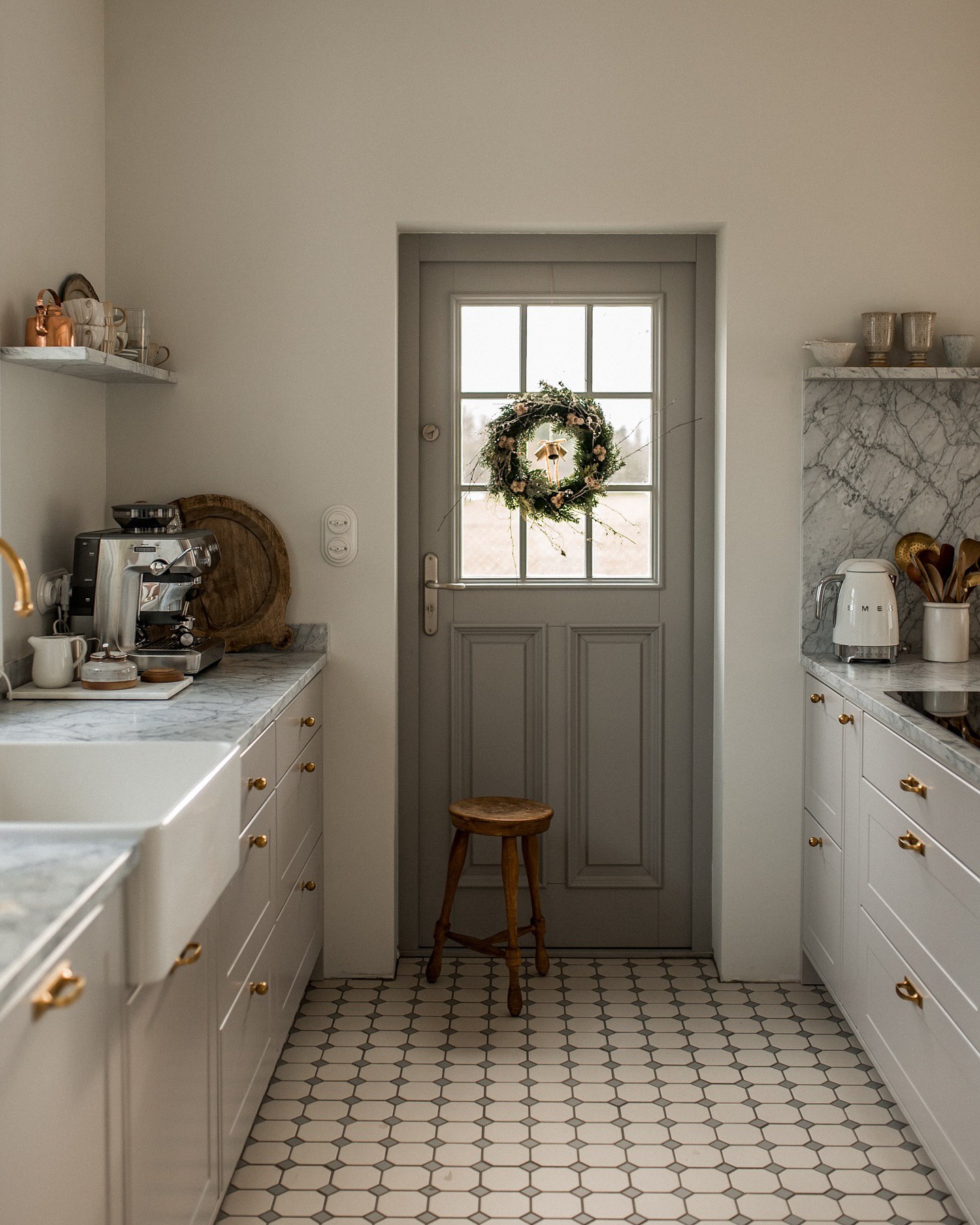 33 Kitchen Door Ideas to Transform Your Culinary Space Elegantly ...