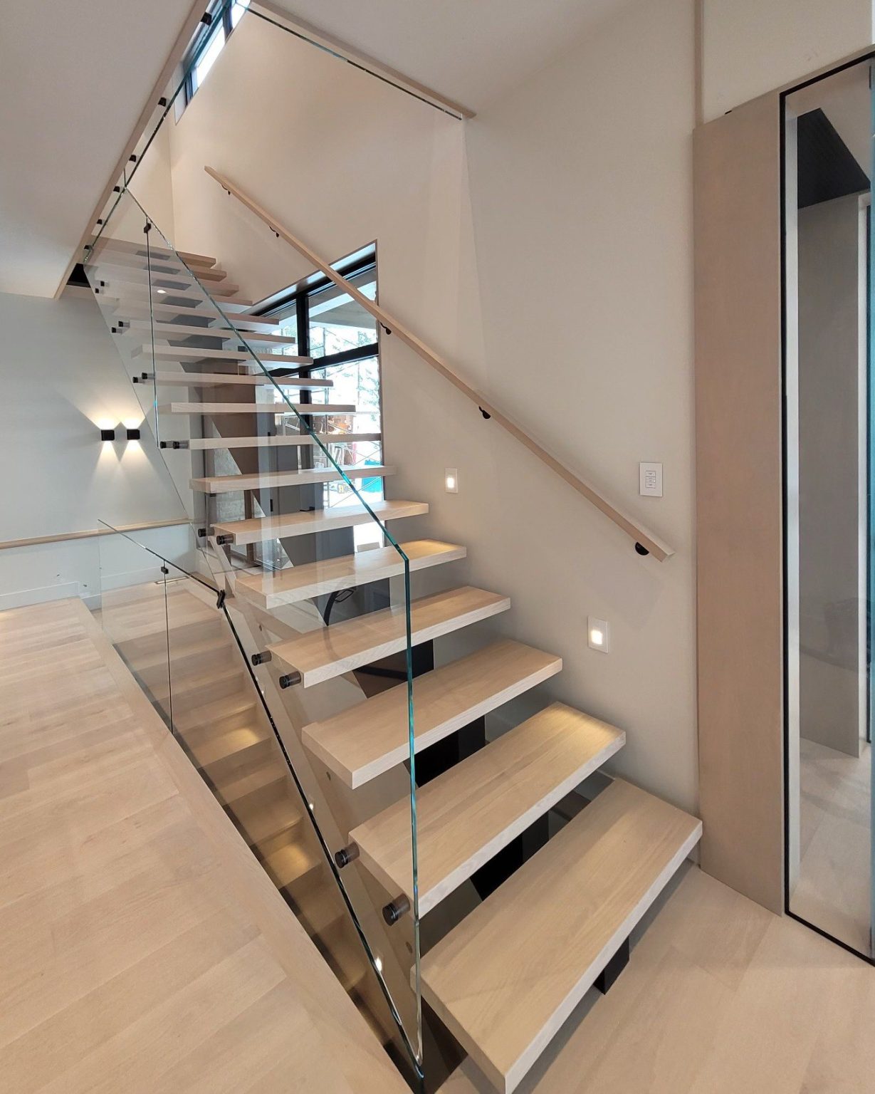 35 Floating Staircase Ideas for a Modern Home Aesthetic | Design ...
