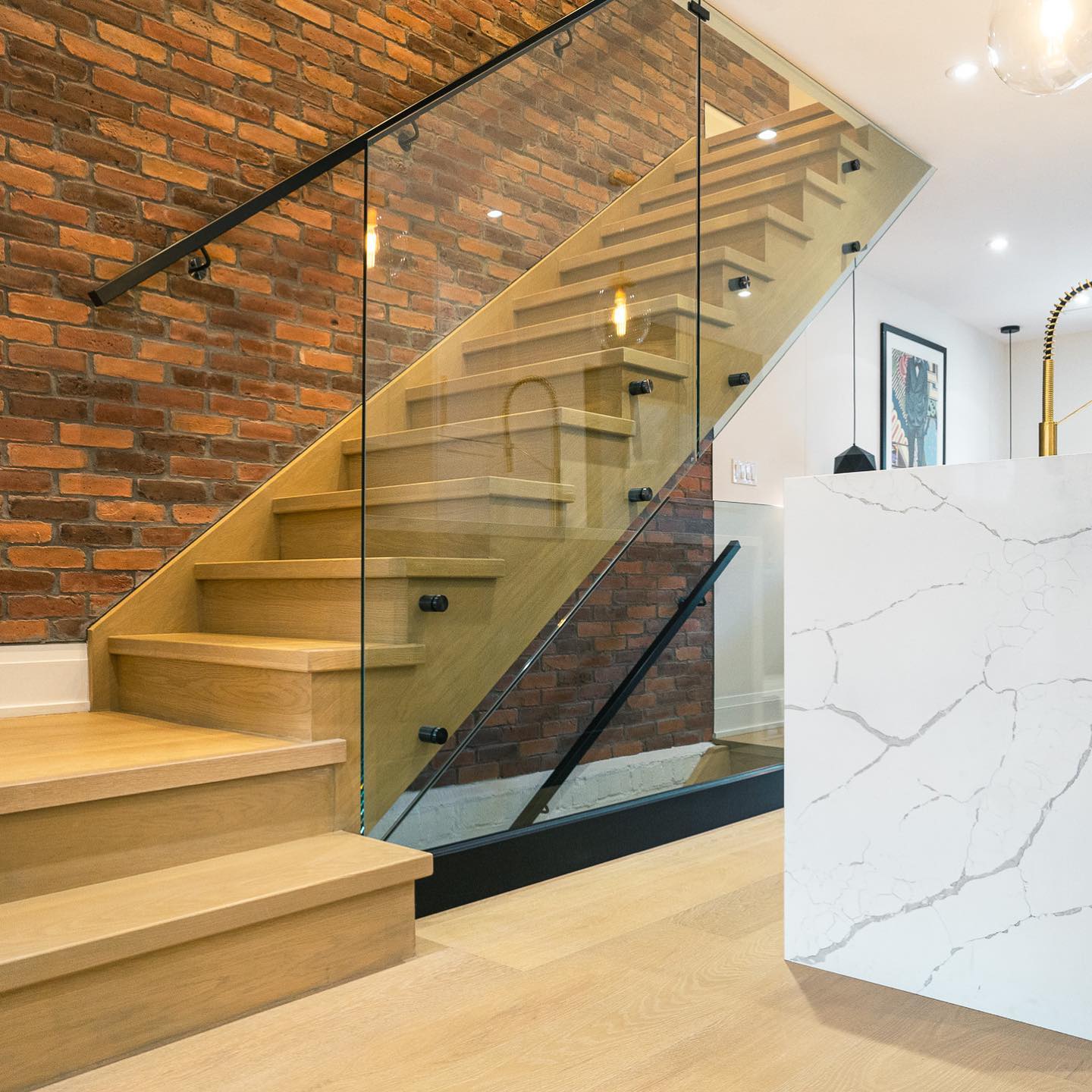 36 Closed Staircase Ideas - Transform Your Space with Chic Designs ...