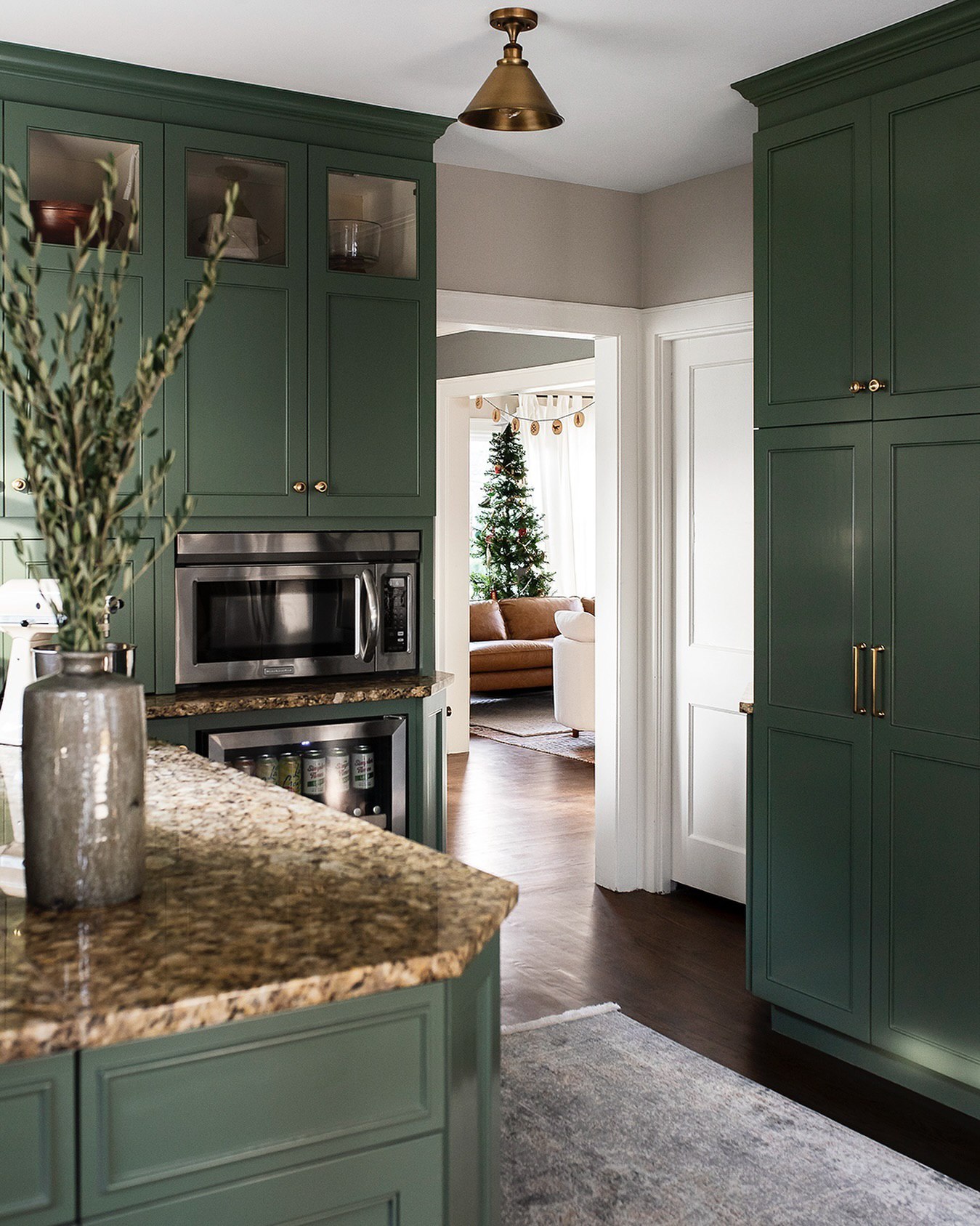 32 Lush Green Kitchen Ideas for a Fresh, Modern Home Update ...