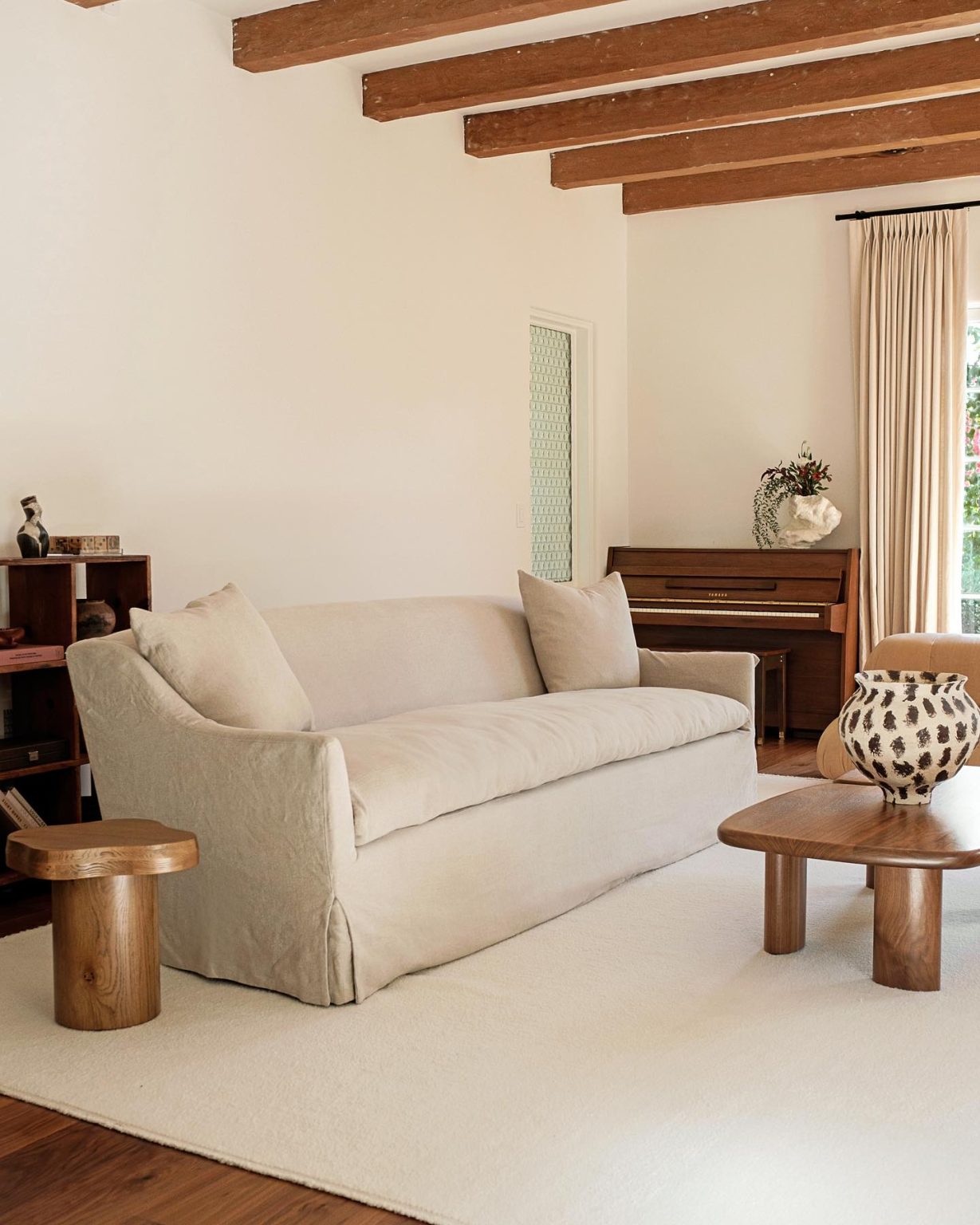 31 Minimalist Living Rooms to Inspire Your Stylish Sanctuary ...