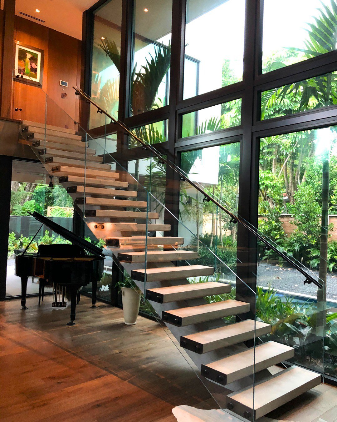 29 Glass Staircase Ideas: Elegance Meets Modern Design - placeideal.com