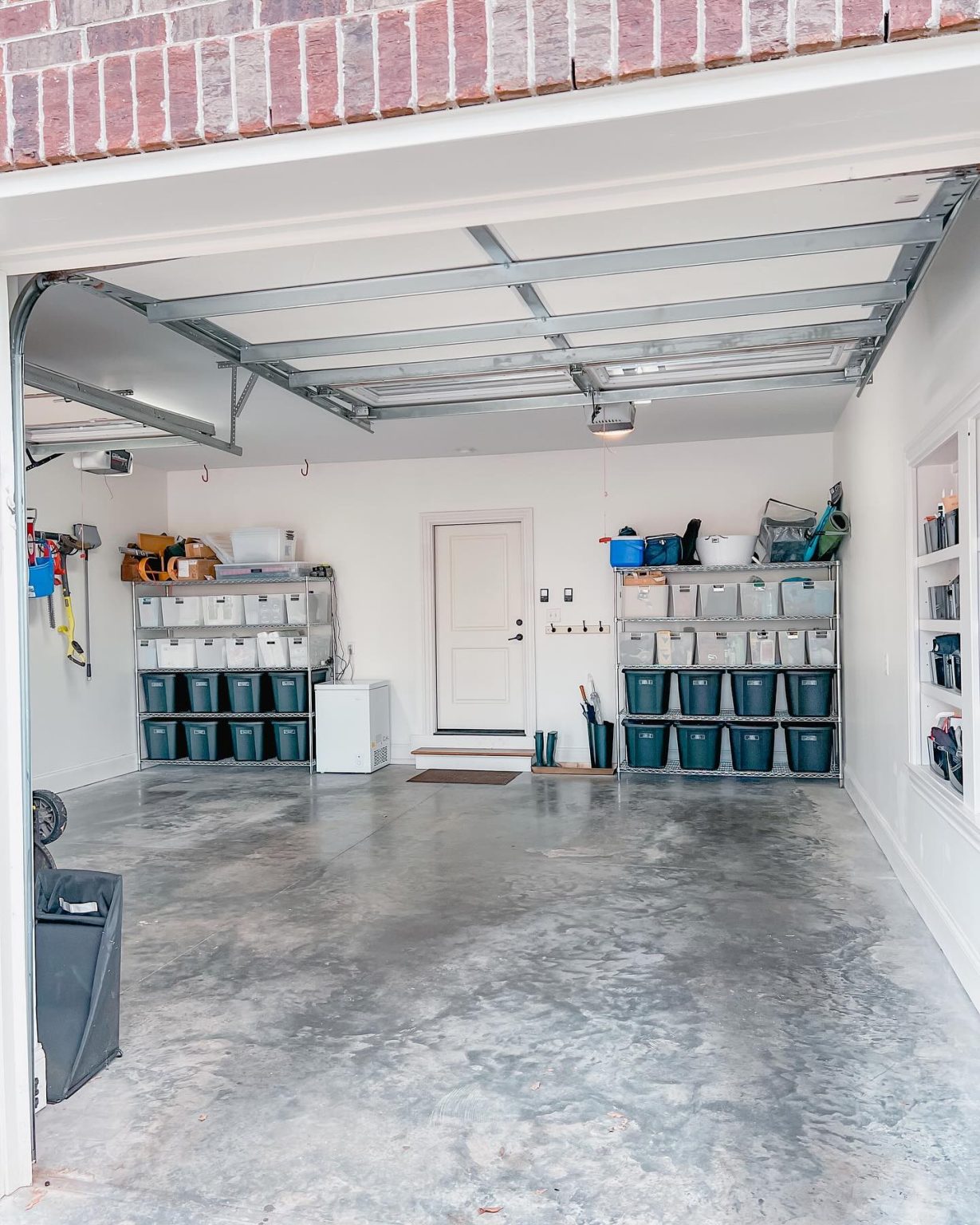 Maximize Space with 32 Clever Garage Organization Ideas - placeideal.com