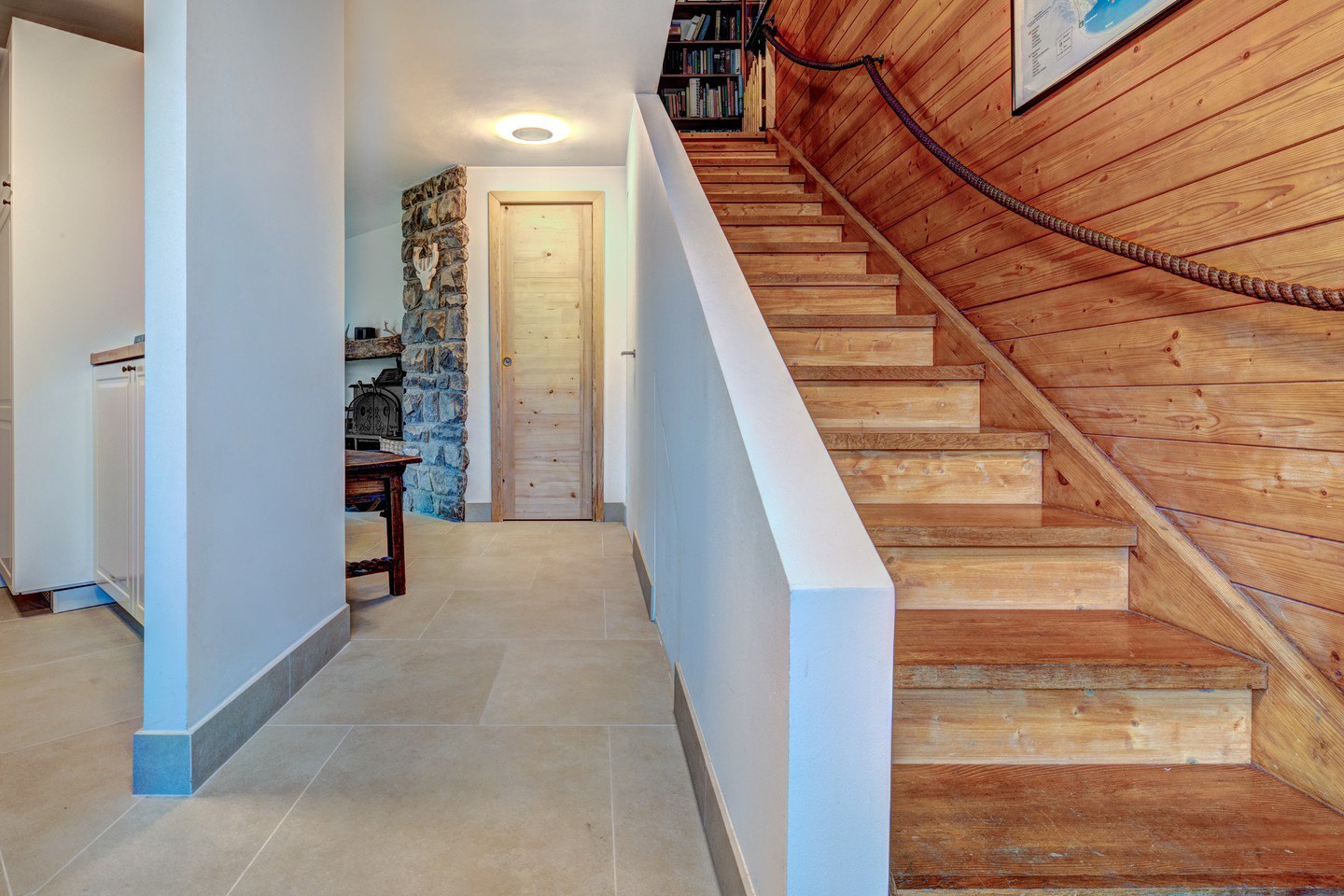 36 Closed Staircase Ideas - Transform Your Space with Chic Designs ...