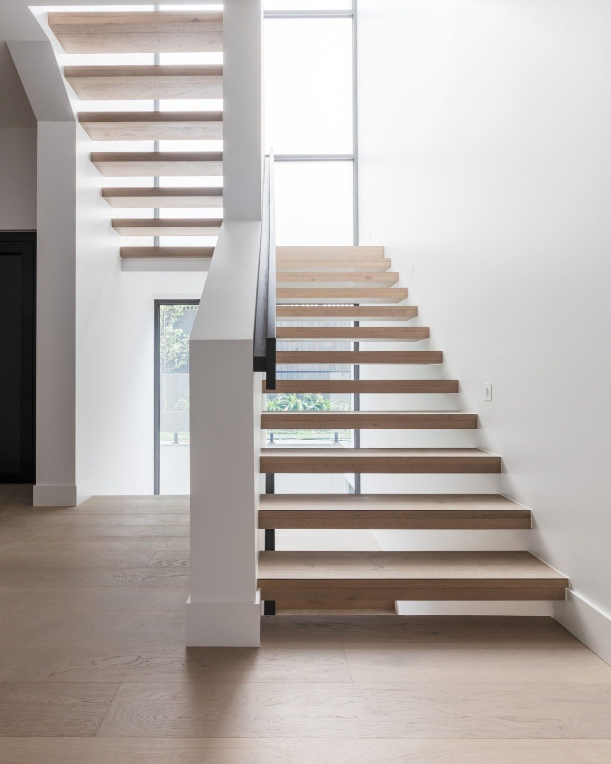 35 Floating Staircase Ideas for a Modern Home Aesthetic | Design ...