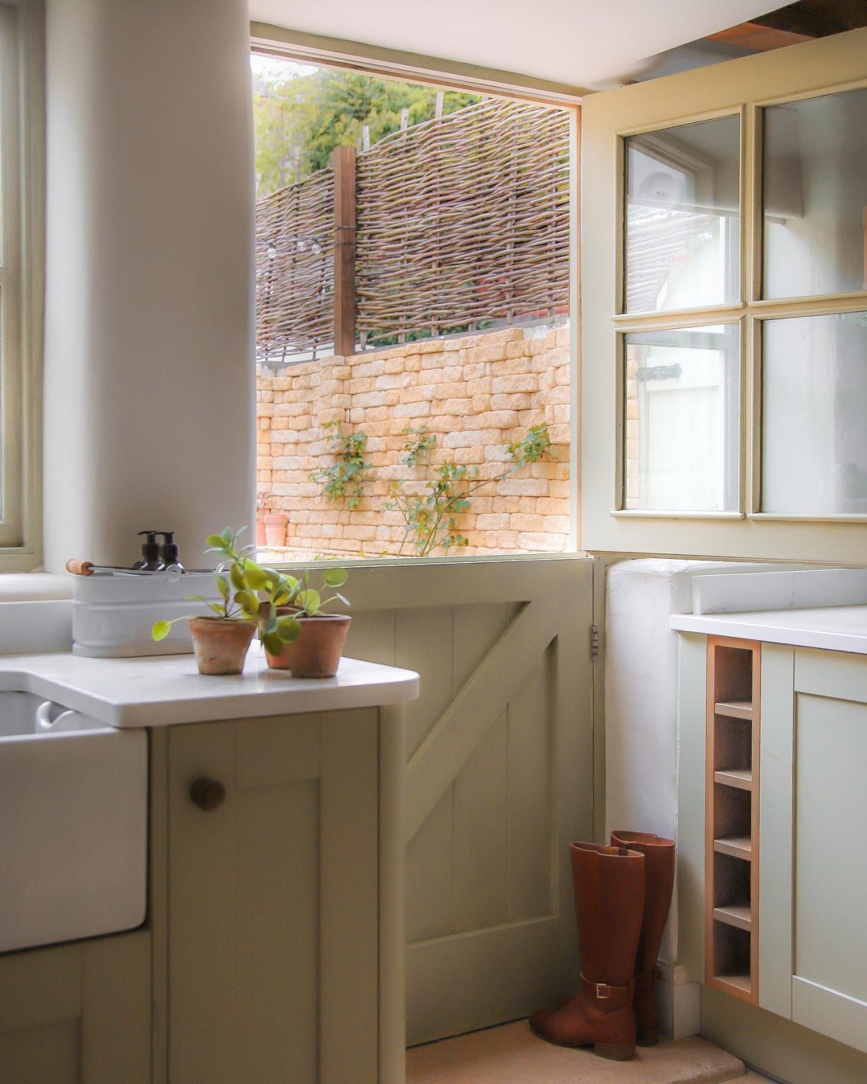 33 Kitchen Door Ideas to Transform Your Culinary Space Elegantly ...