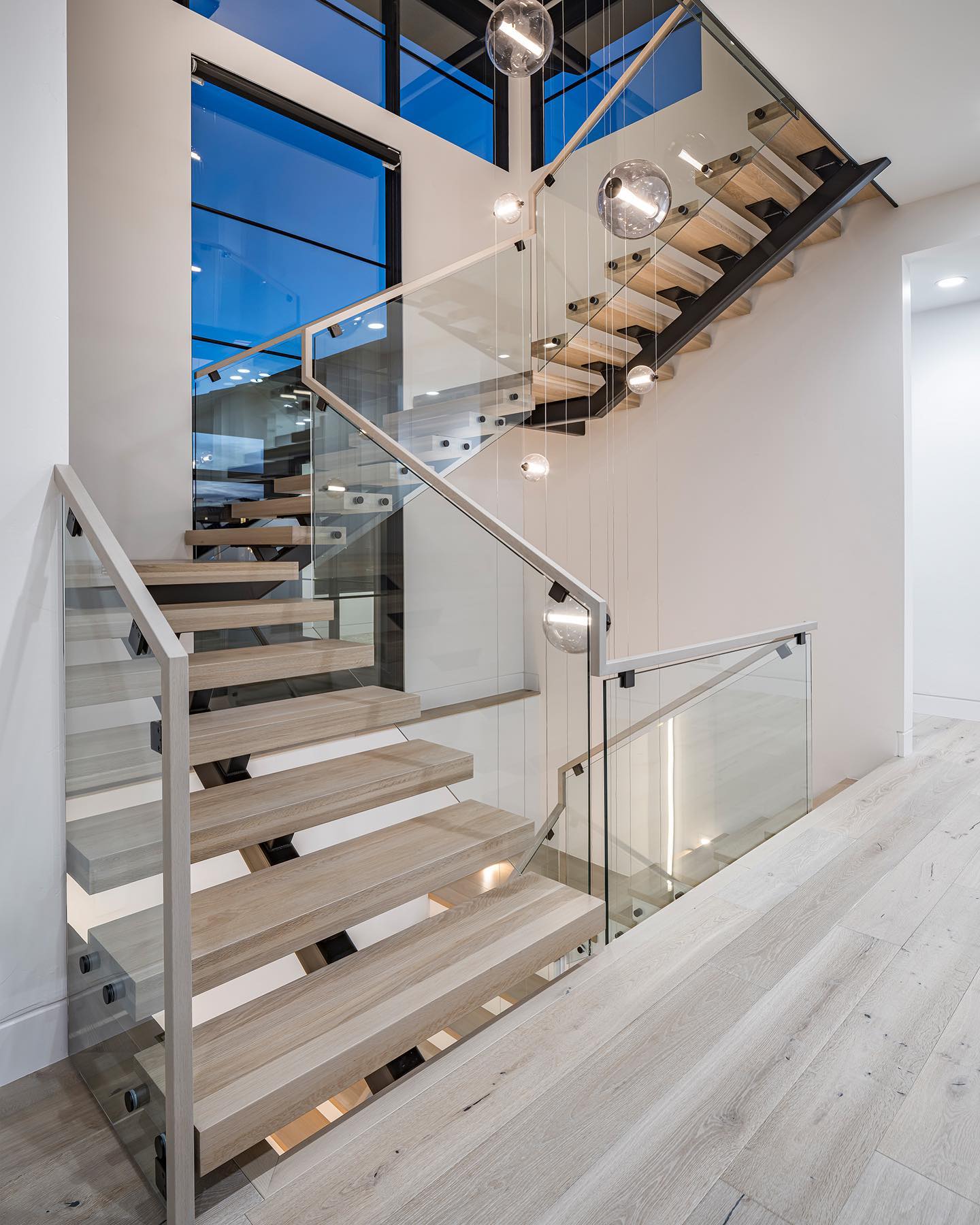 29 Glass Staircase Ideas: Elegance Meets Modern Design - placeideal.com