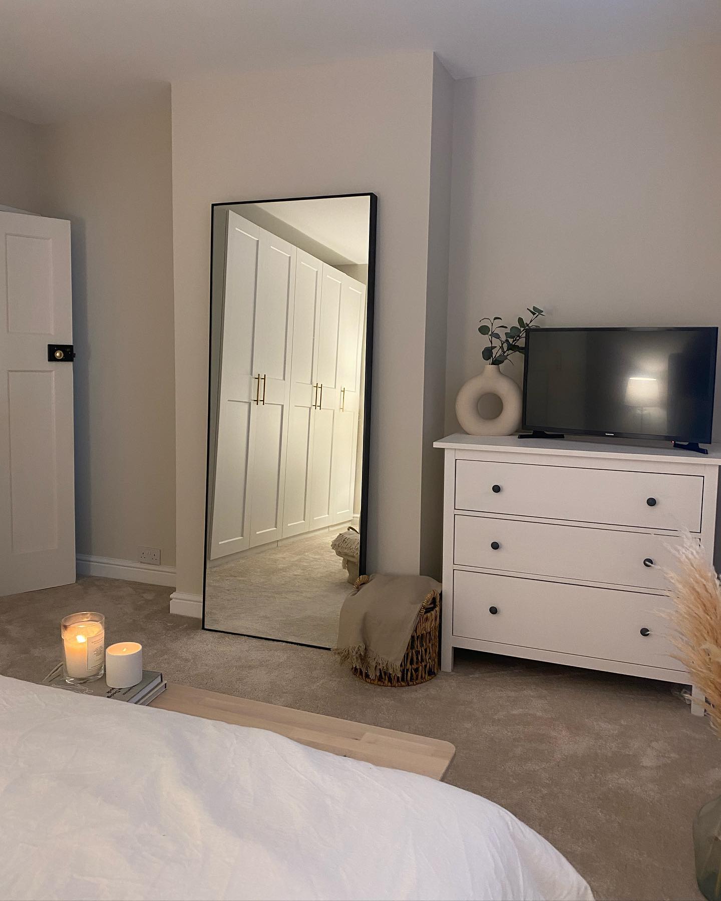 33 Bedroom Mirror Ideas: Elevate Your Space with Stylish Reflections ...