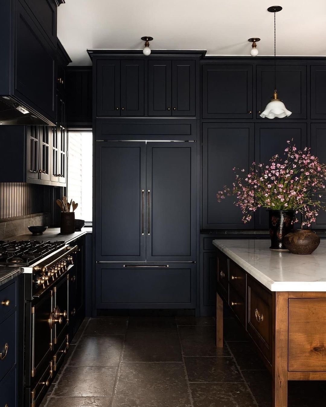 34 Dark Kitchen Ideas: Transform Your Home with Elegant Designs ...
