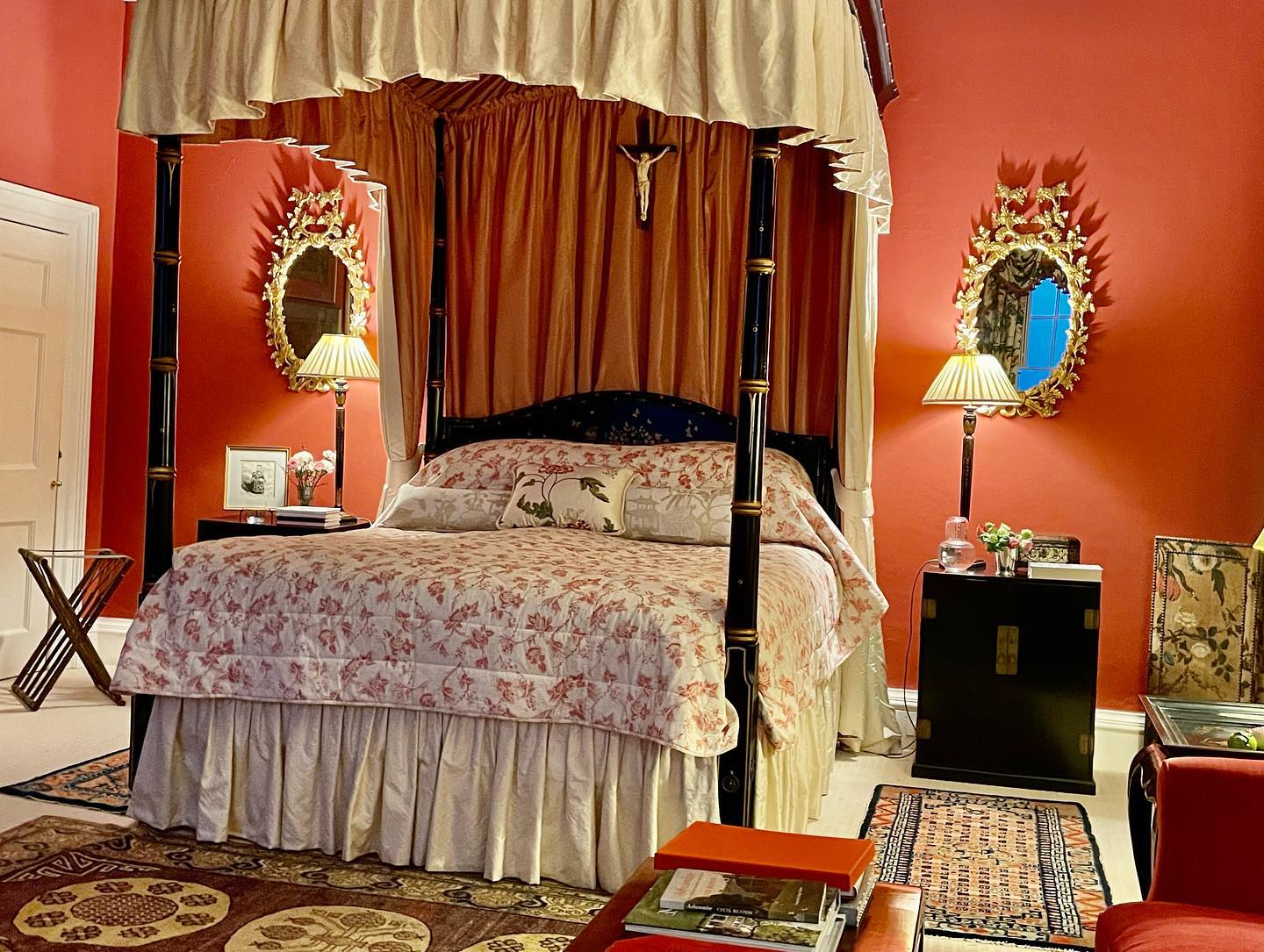 Enliven Your Space: 29 Red Bedroom Ideas for Passionate Decor ...