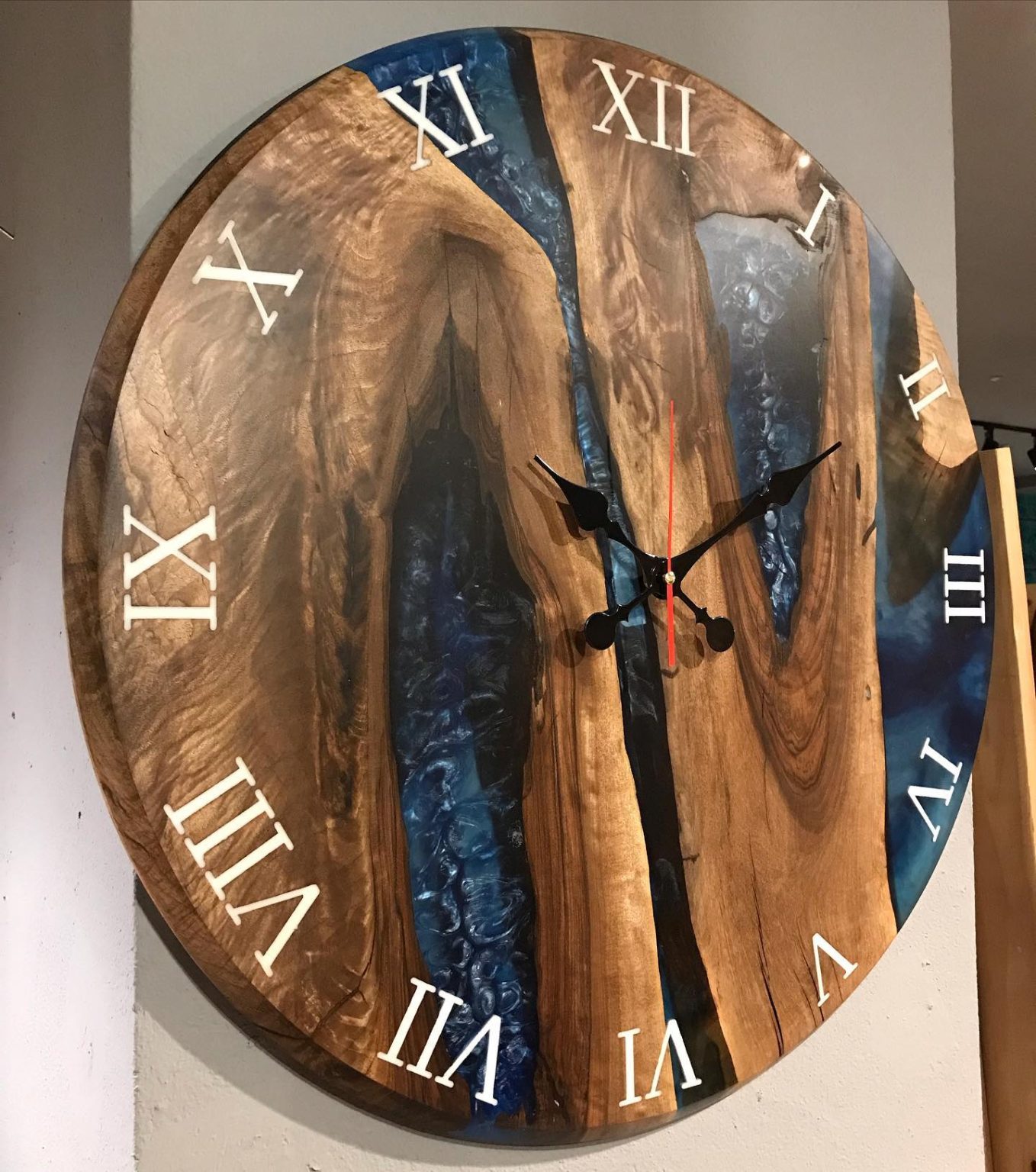 27 Wall Clock Styles to Elevate Your Living Room Decor Elegantly ...