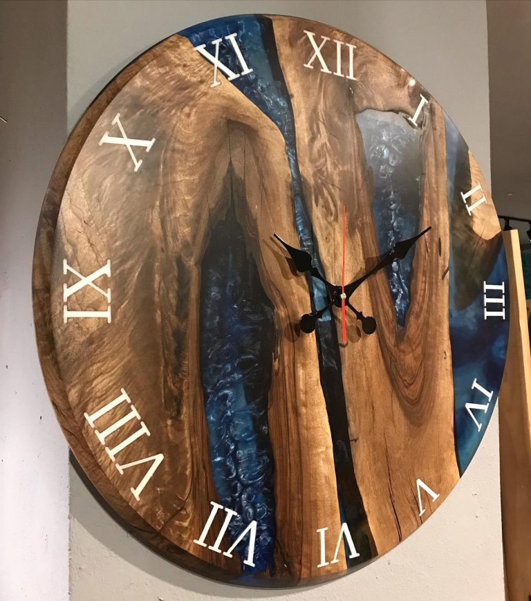 27 Wall Clock Styles to Elevate Your Living Room Decor Elegantly ...