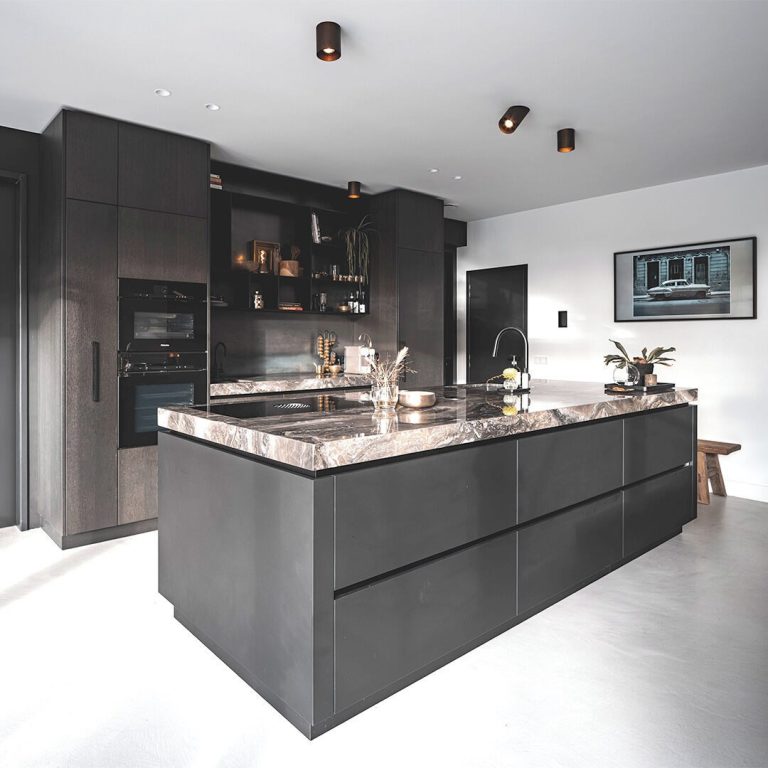 34 Dark Kitchen Ideas: Transform Your Home with Elegant Designs ...