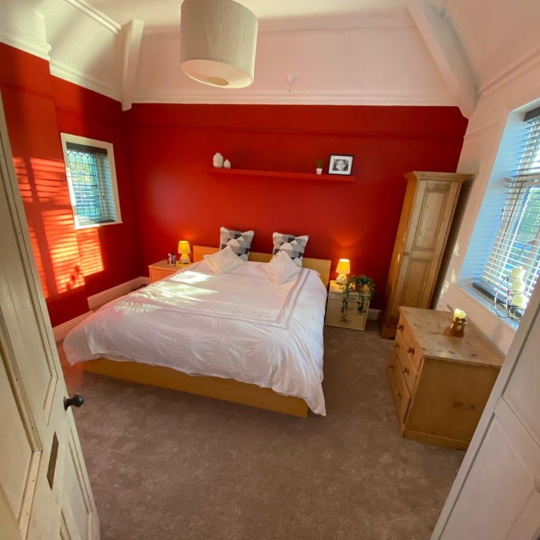 Enliven Your Space: 29 Red Bedroom Ideas for Passionate Decor ...