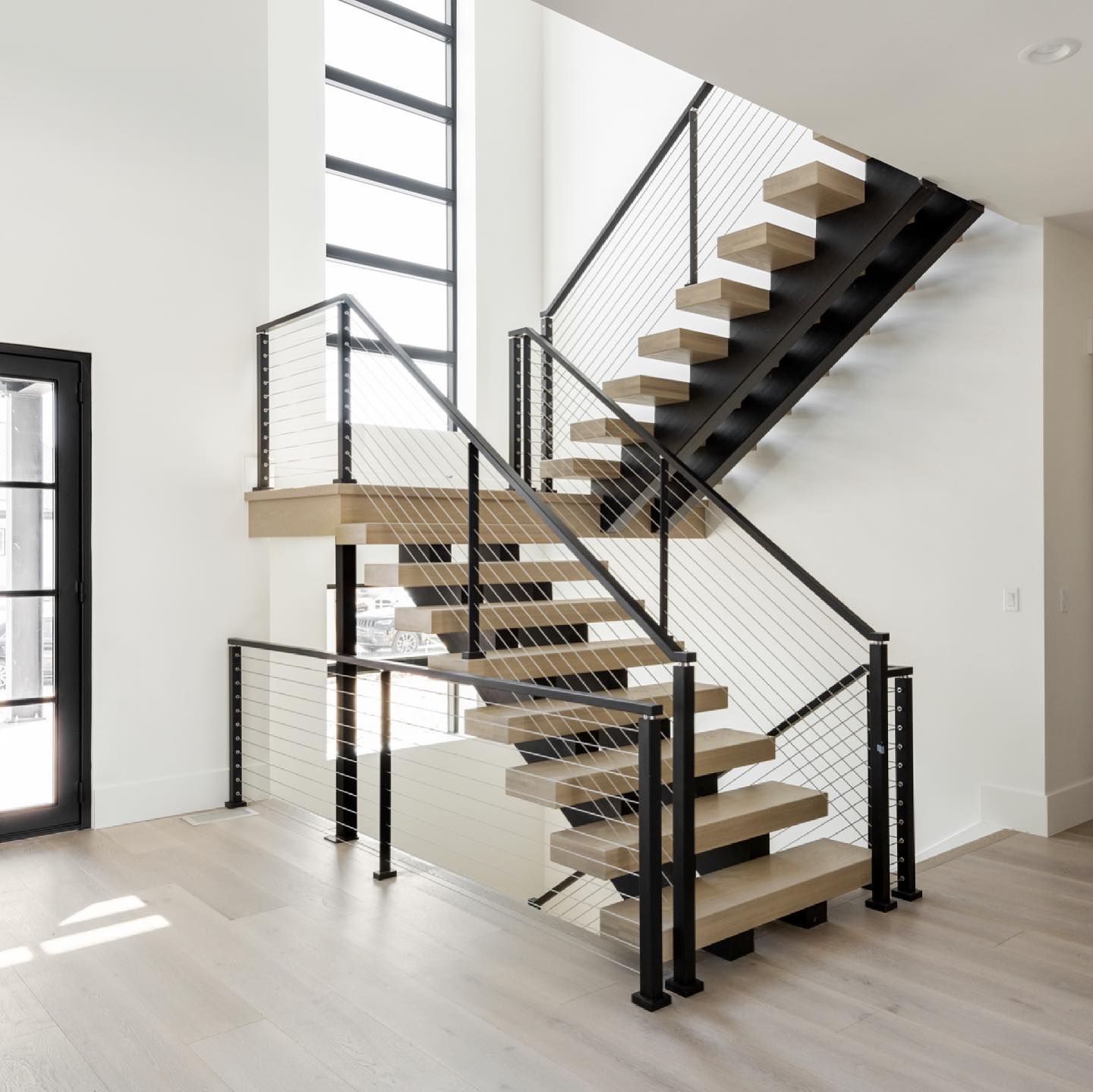 35 Floating Staircase Ideas for a Modern Home Aesthetic | Design ...
