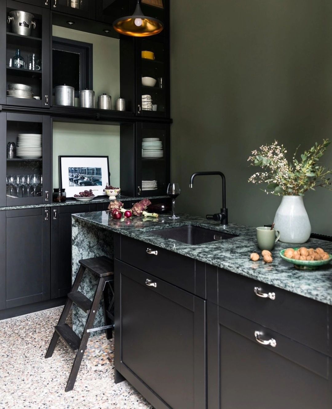 34 Dark Kitchen Ideas: Transform Your Home with Elegant Designs ...