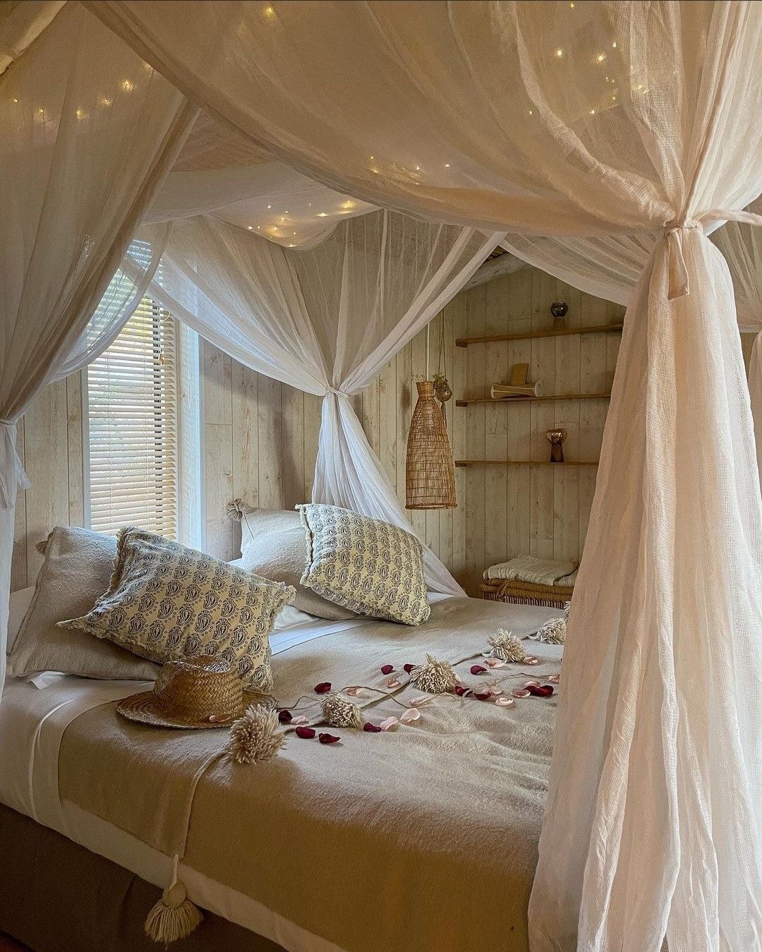 29 Romantic Bedroom Ideas for Cozy & Intimate Retreats - placeideal.com