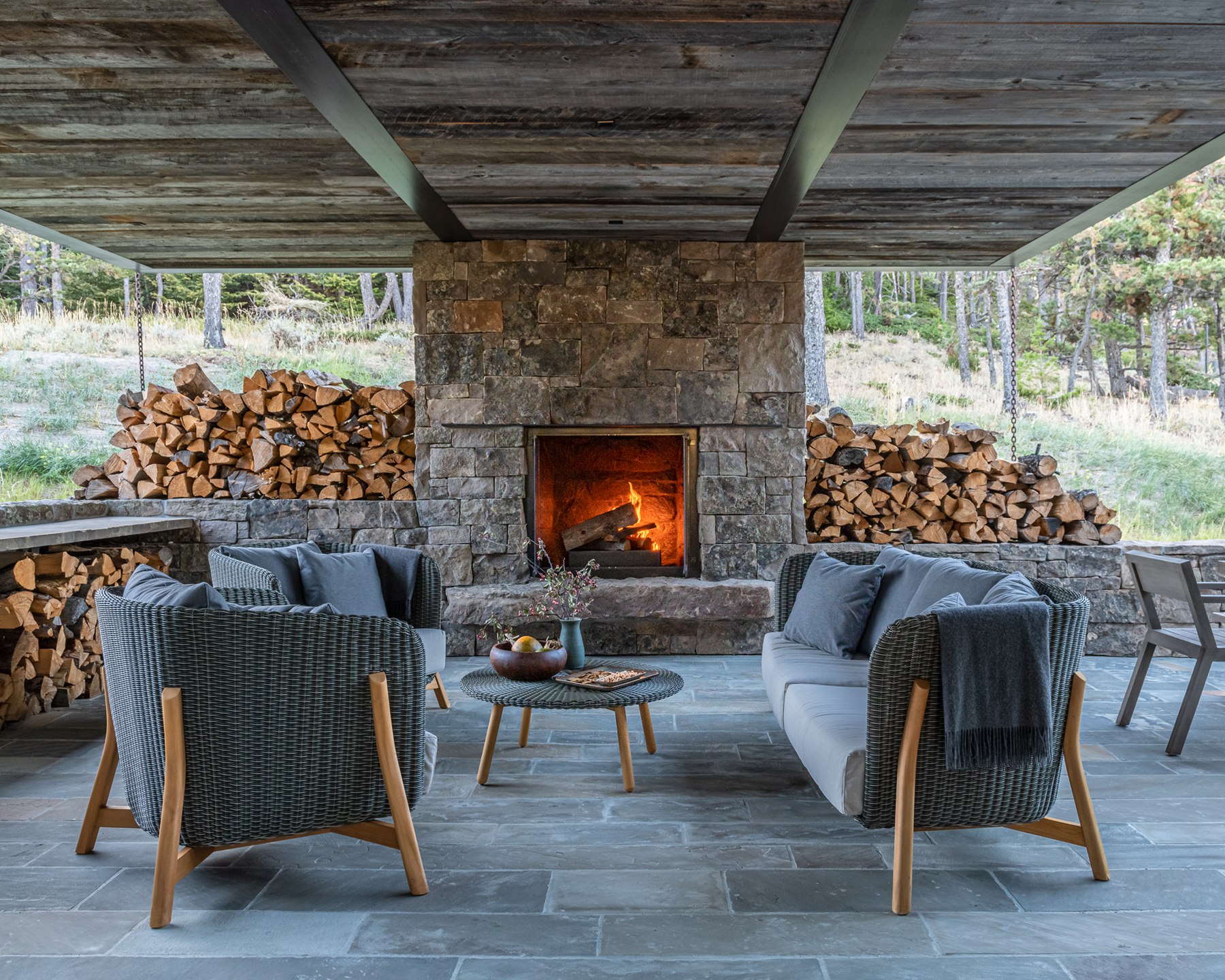 39 Outdoor Fireplace Ideas: Rustic Charm to Contemporary Elegance ...