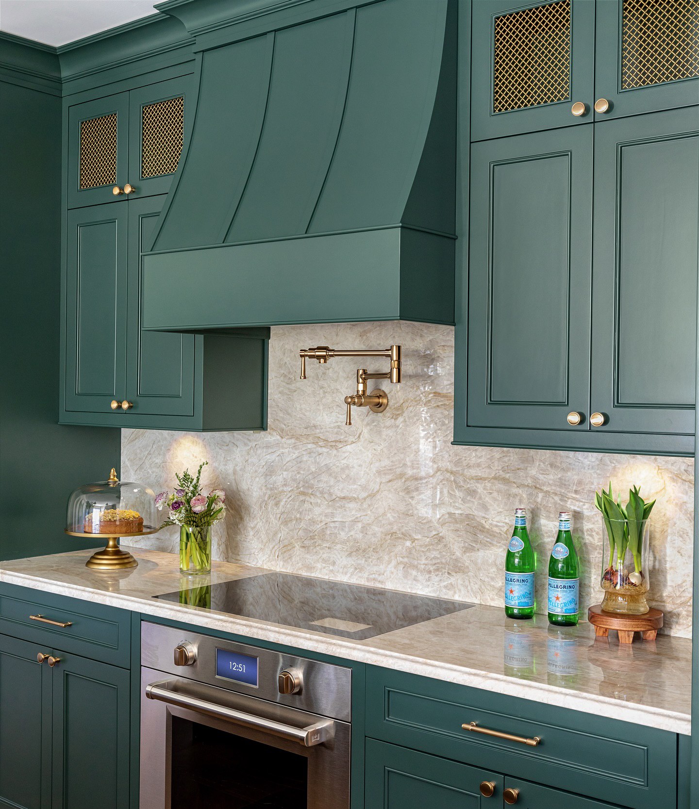 32 Lush Green Kitchen Ideas for a Fresh, Modern Home Update ...