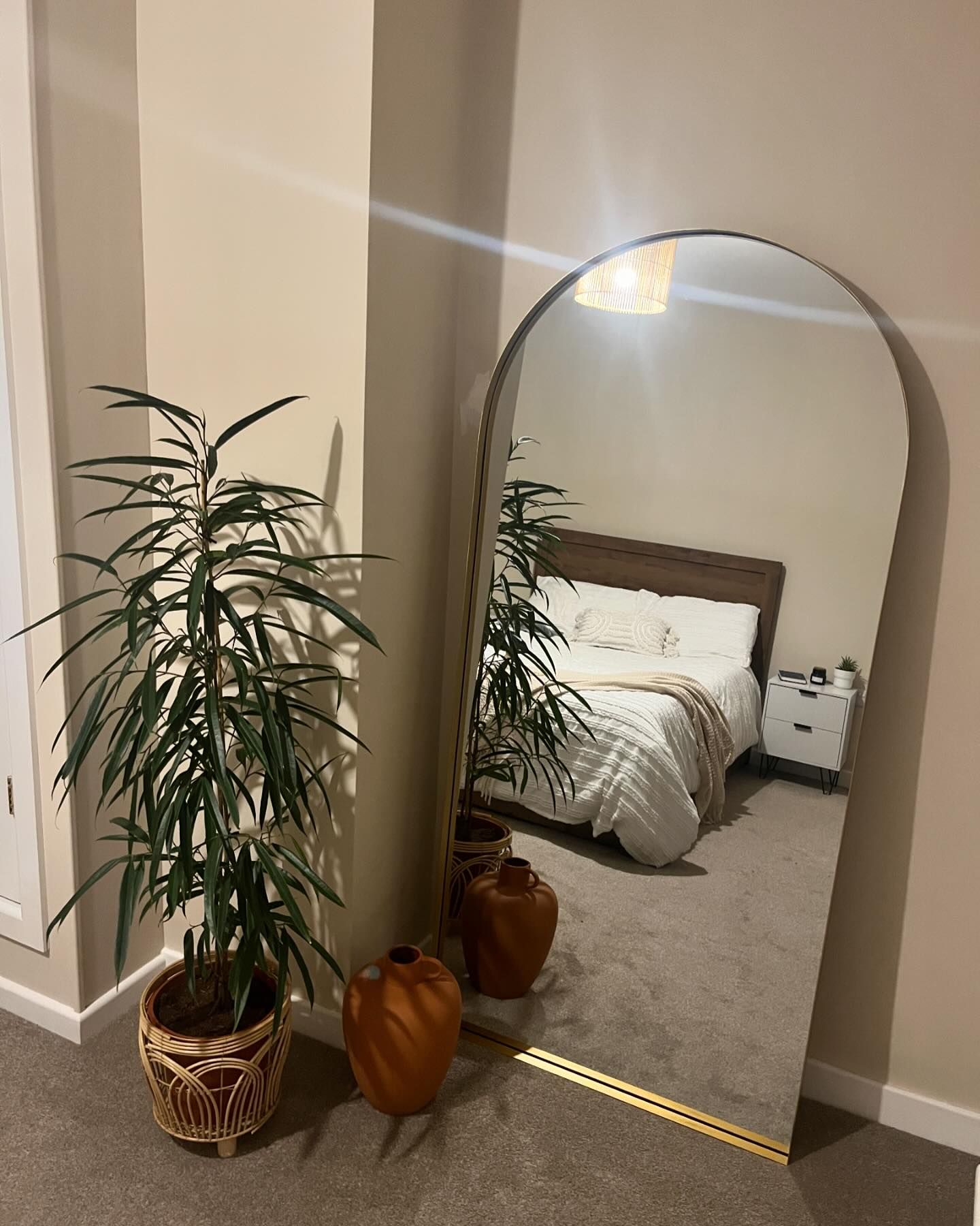 33 Bedroom Mirror Ideas: Elevate Your Space with Stylish Reflections ...