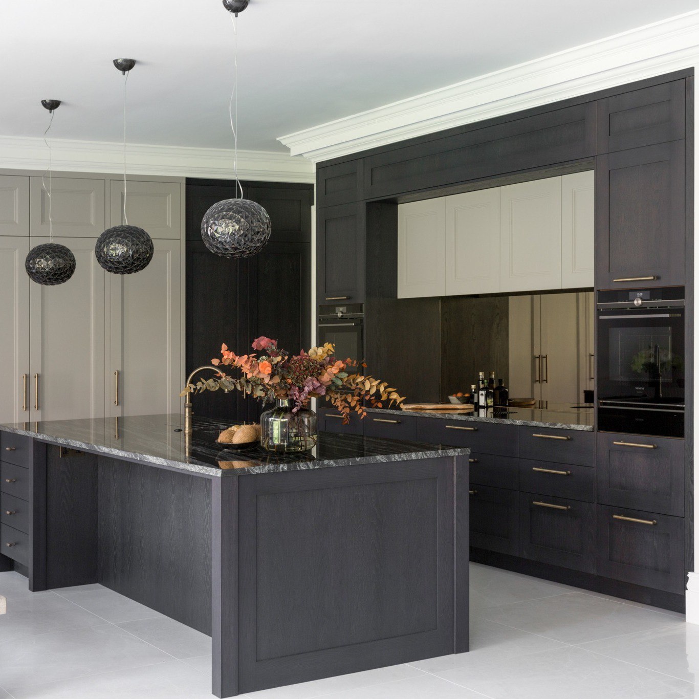 34 Dark Kitchen Ideas: Transform Your Home with Elegant Designs ...