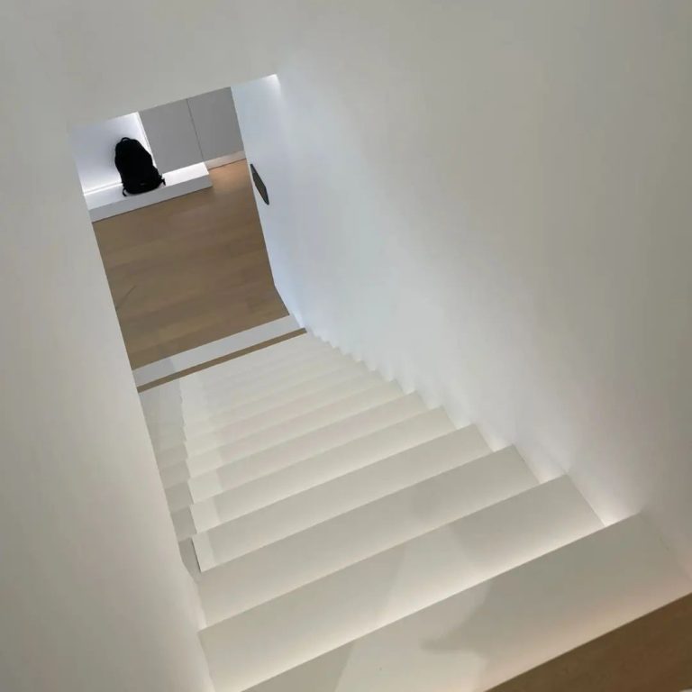 36 Closed Staircase Ideas - Transform Your Space with Chic Designs ...