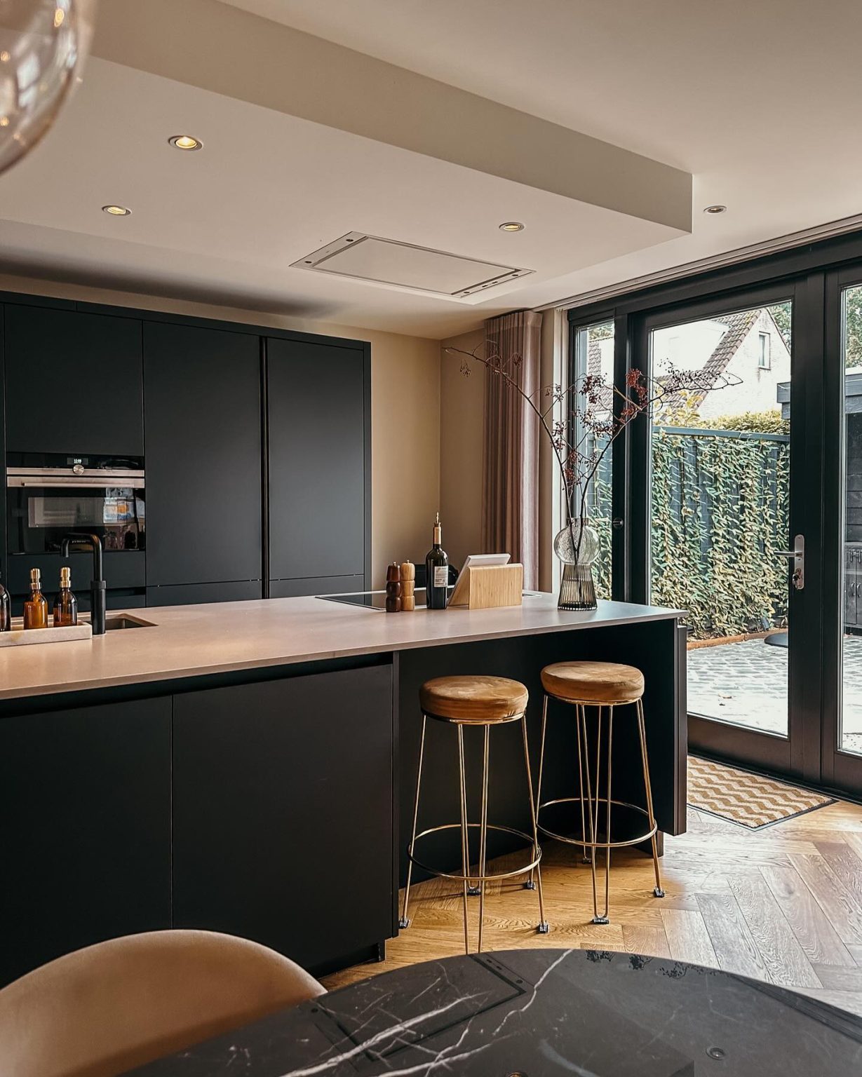 34 Dark Kitchen Ideas: Transform Your Home with Elegant Designs ...