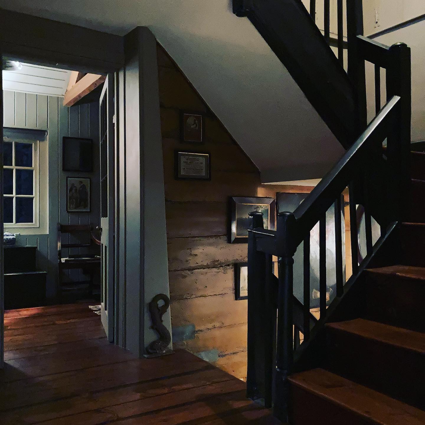 27 Dark Staircase Ideas - Transform Your Home with Elegant Designs - placeideal.com